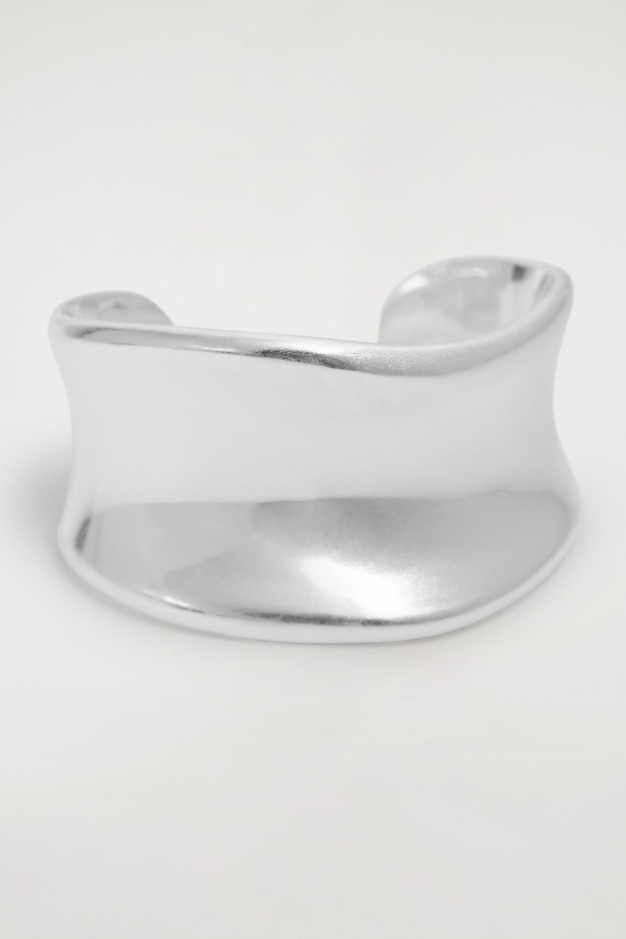 SCULPTED BRUSHED CUFF - SILVER | COS US