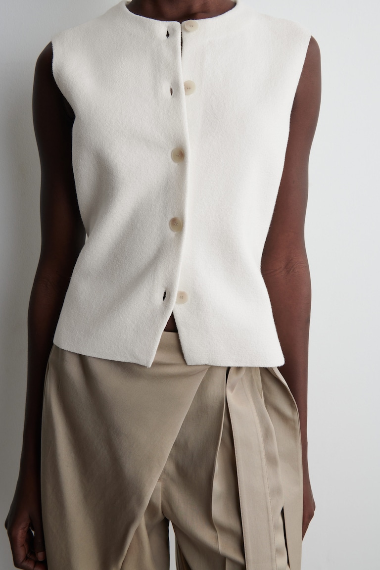 KNITTED COTTON WAISTCOAT - IVORY | COS