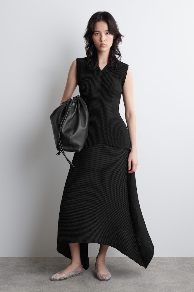 VOLUMINOUS PLEATED MIDI SKIRT - BLACK | COS