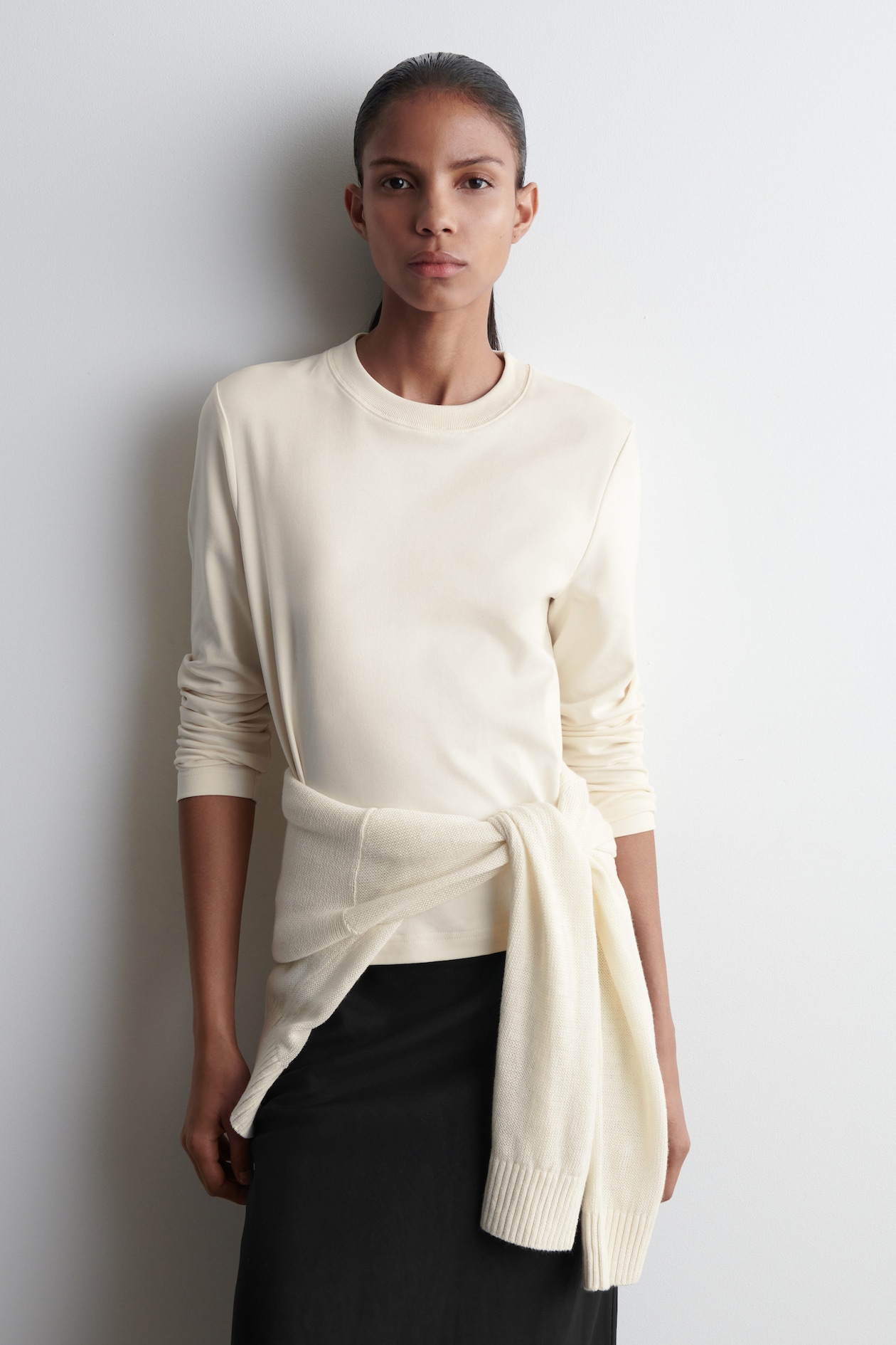 CLEAN CUT REGULAR LONG-SLEEVED T-SHIRT - BEIGE / UNDYED | COS
