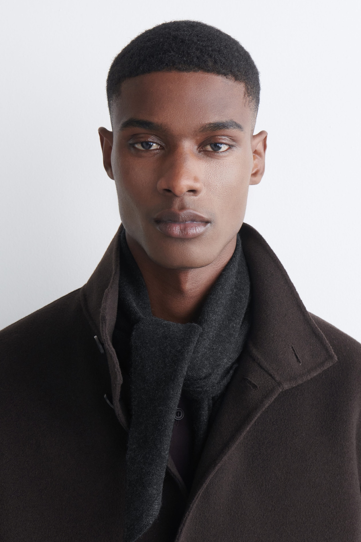 CASHMERE TRIANGLE SCARF - CHARCOAL | COS