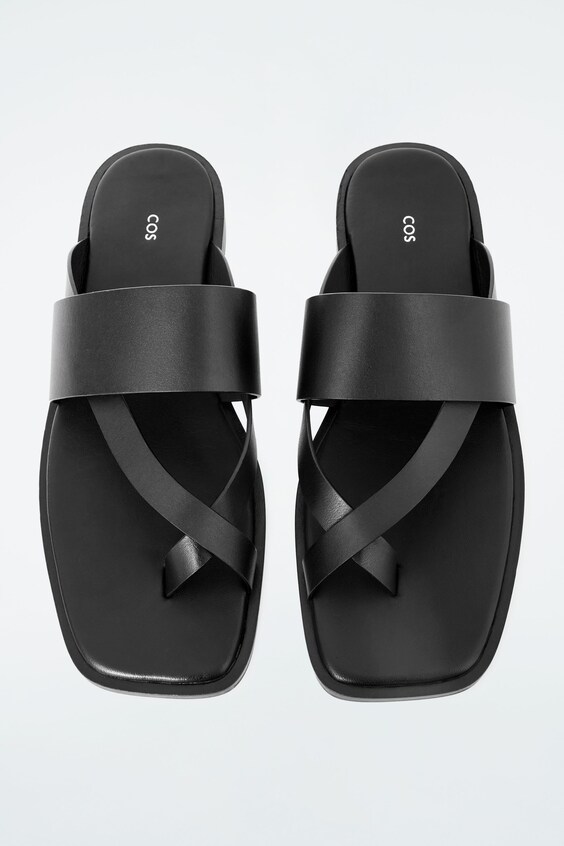 LEATHER TOE-THONG SANDALS - BLACK | COS AU