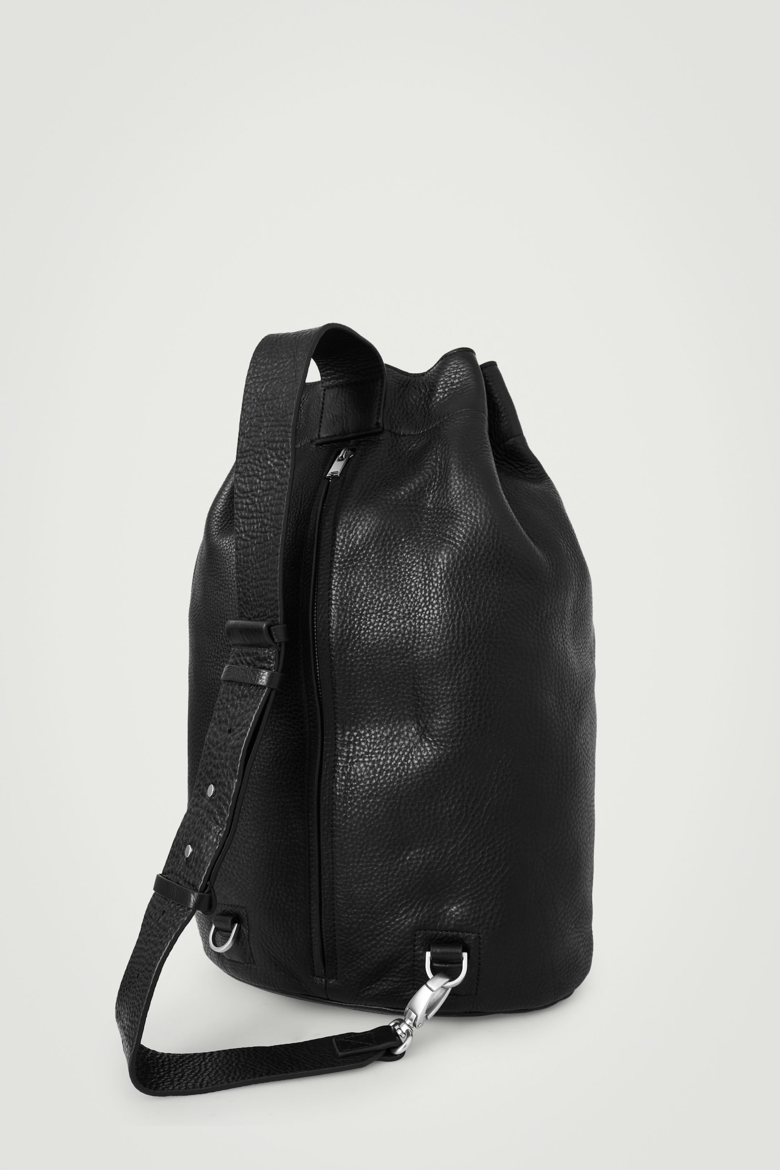 DRAWSTRING DUFFLE BAG - LEATHER - BLACK | COS