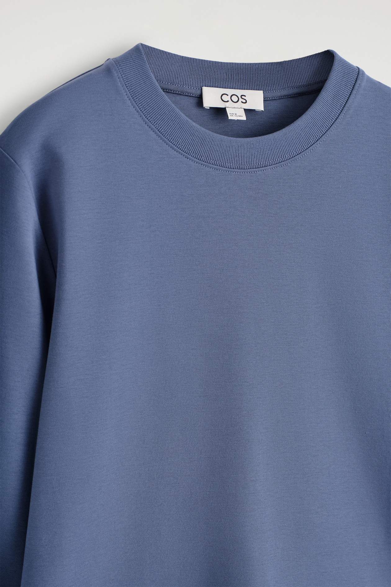 CLEAN CUT LONG-SLEEVED T-SHIRT - BLUE | COS US