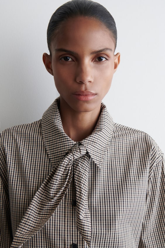 CHECKED SCARF-DETAIL SHIRT - BEIGE / CHECKED | COS