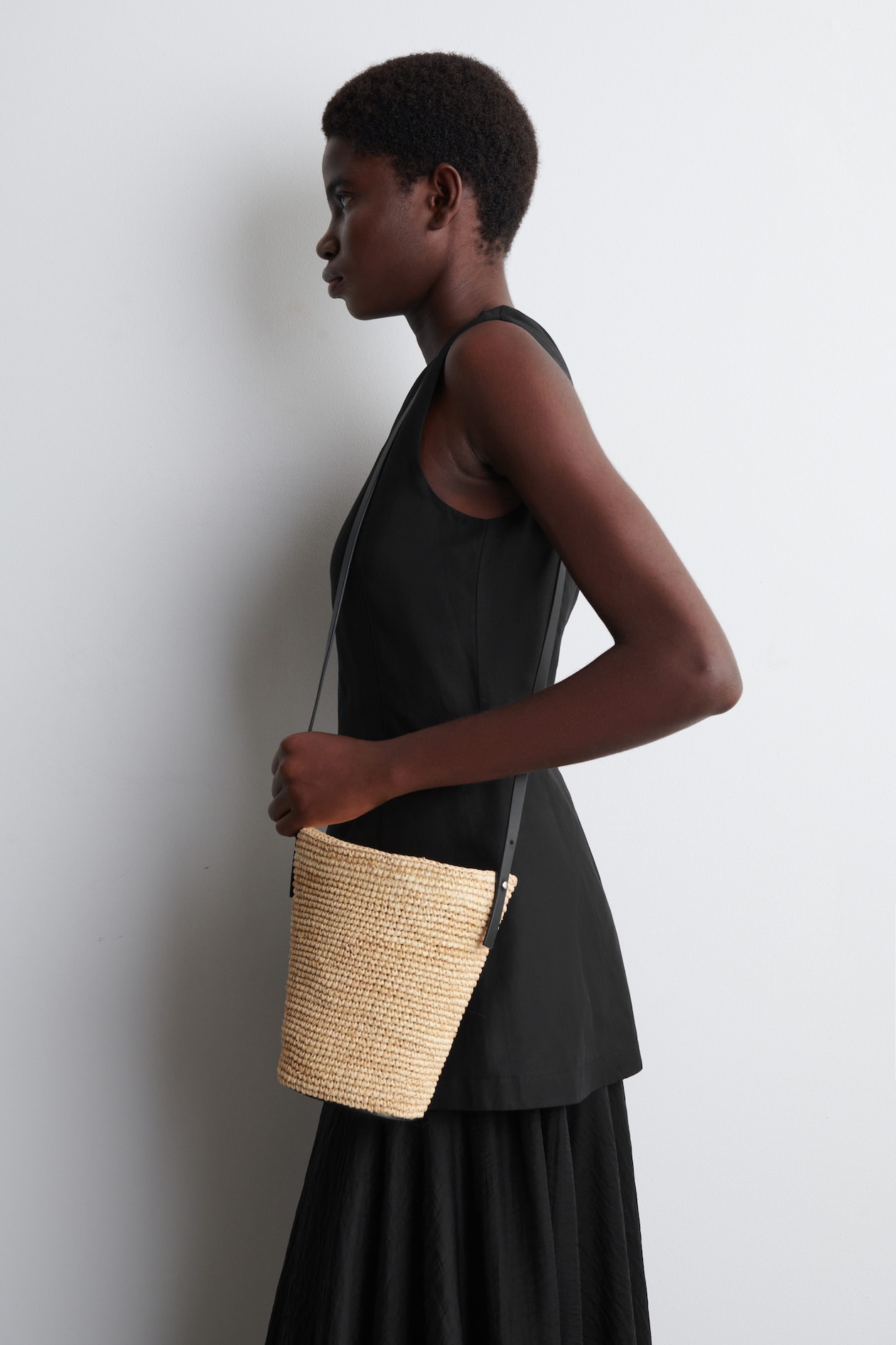 MINI BUCKET BAG - STRAW - BEIGE / BLACK | COS