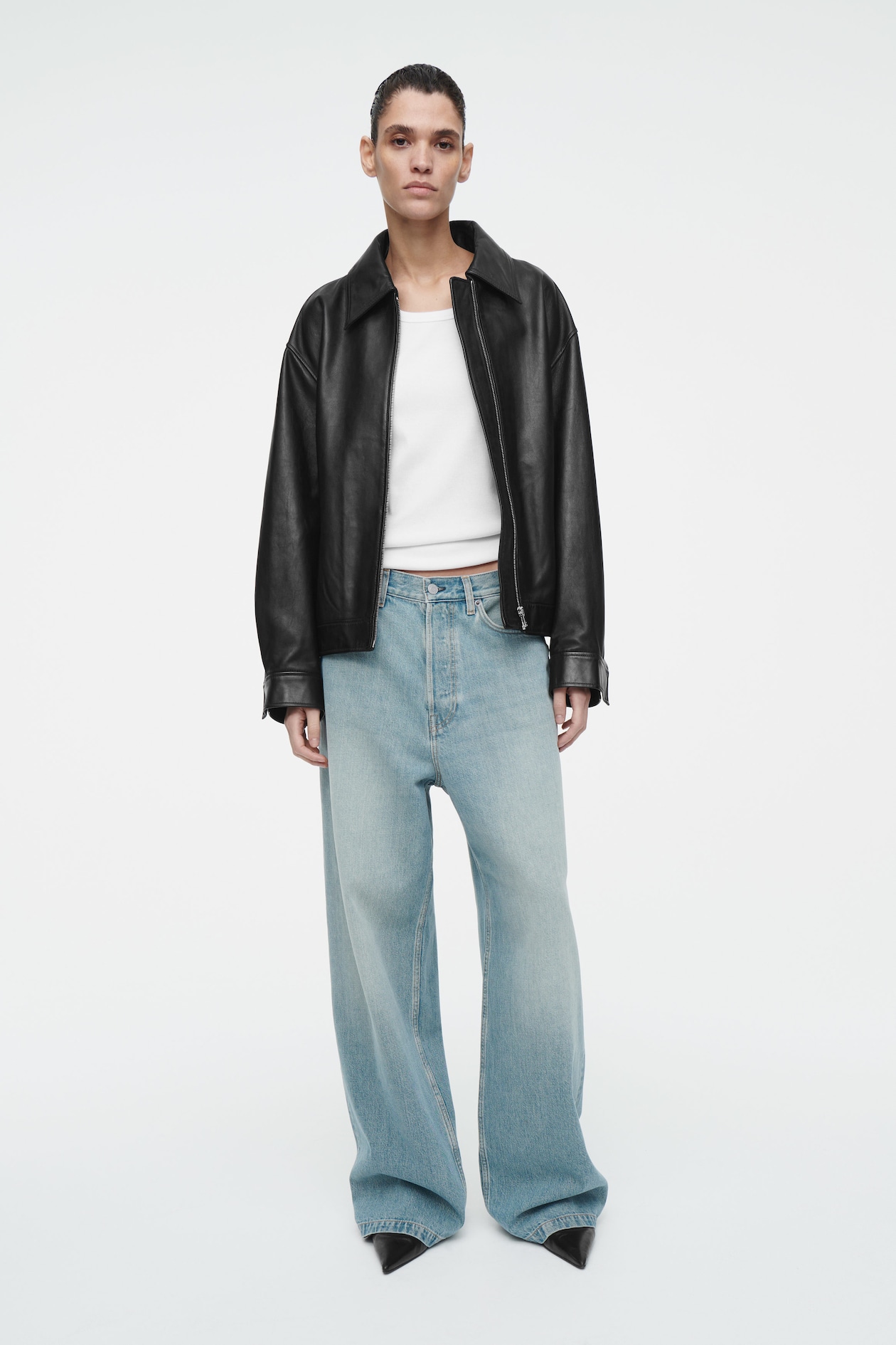 VOLUME JEANS MED VIDA BEN - LJUSBLÅ | COS