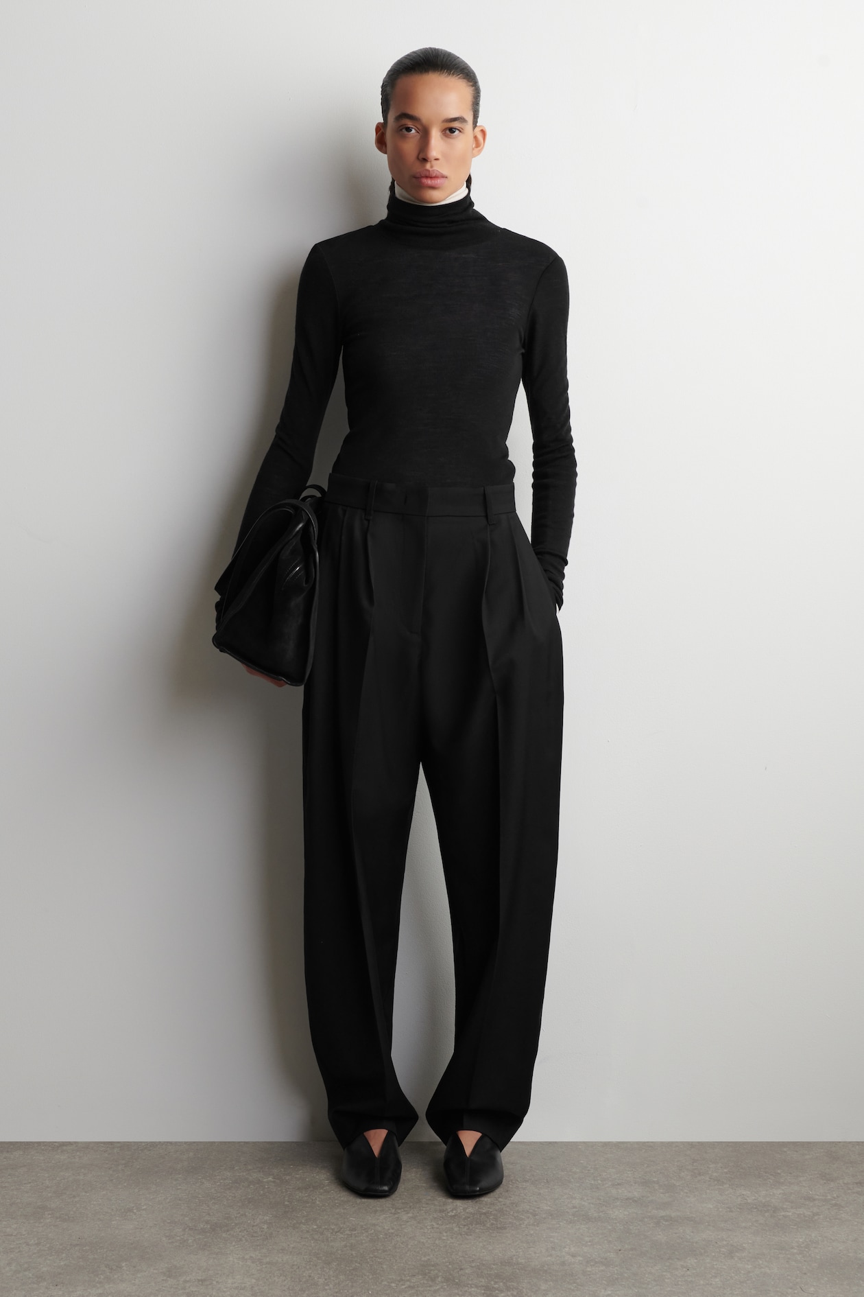 Women's BLACK PLEATED WOOL-BLEND TULIP TROUSERS | H&M GB