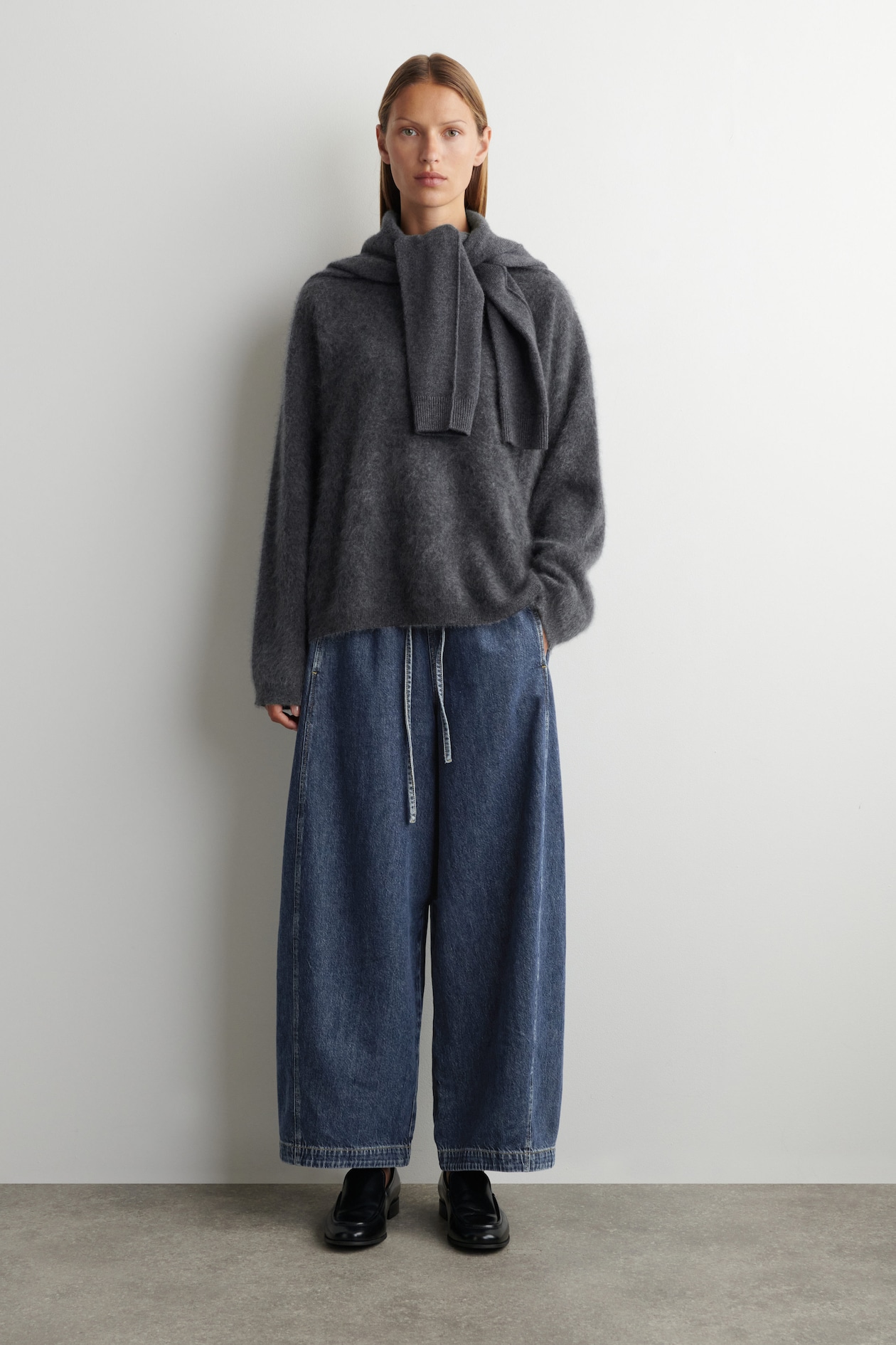 BARREL-LEG DENIM DRAWSTRING PANTS - DARK BLUE | COS