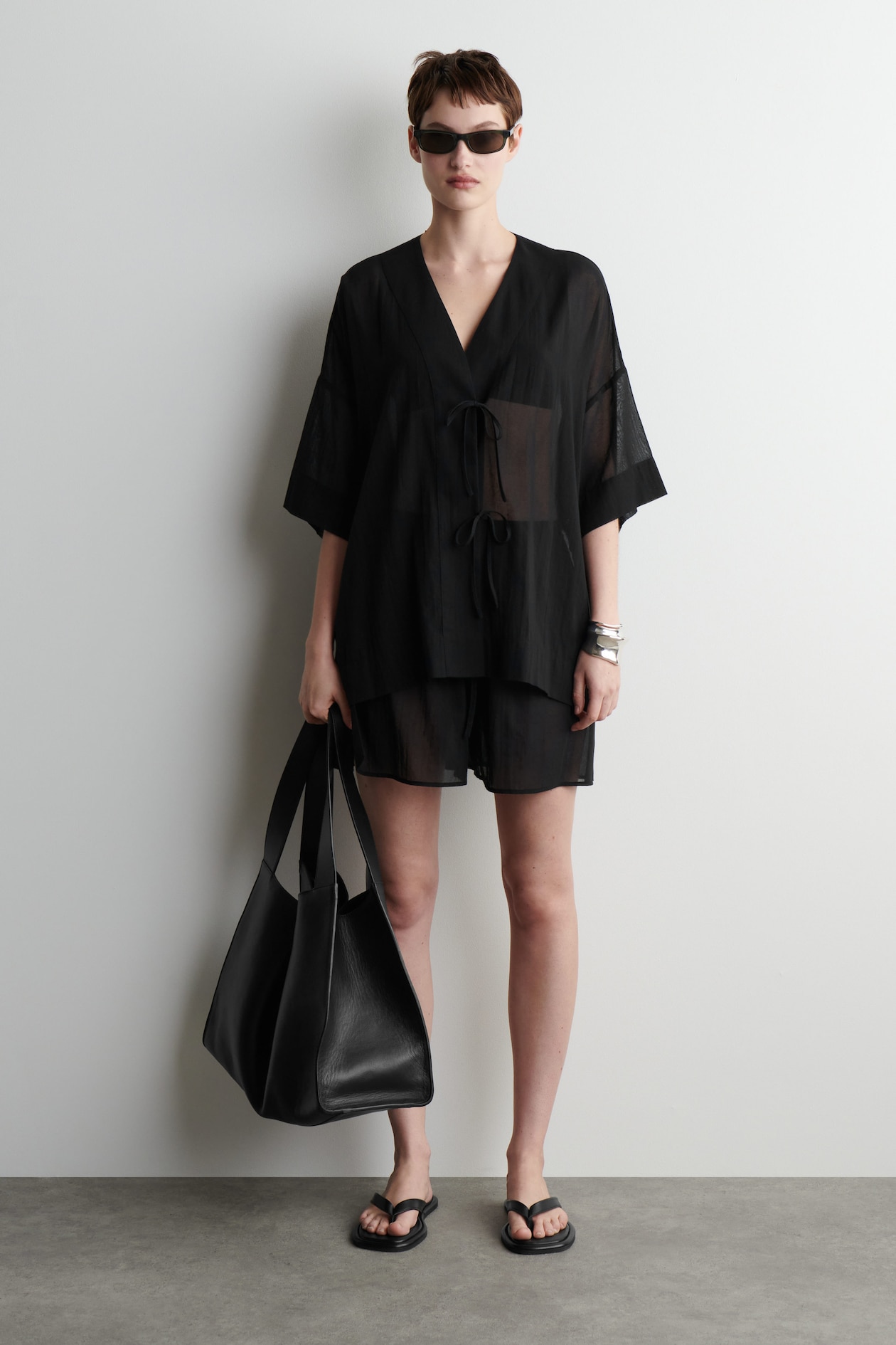 CRINKLED COTTON BEACH SHORTS - BLACK | COS