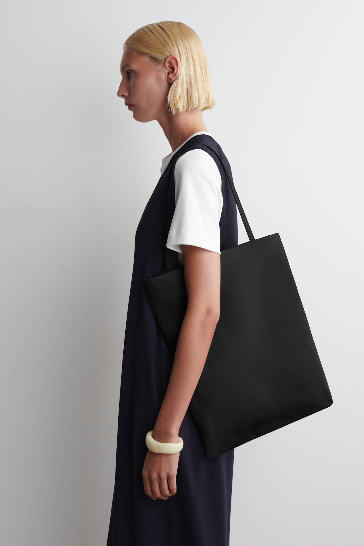 BOLSO TOTE ARCHIVE - NAILON - NEGRO | COS
