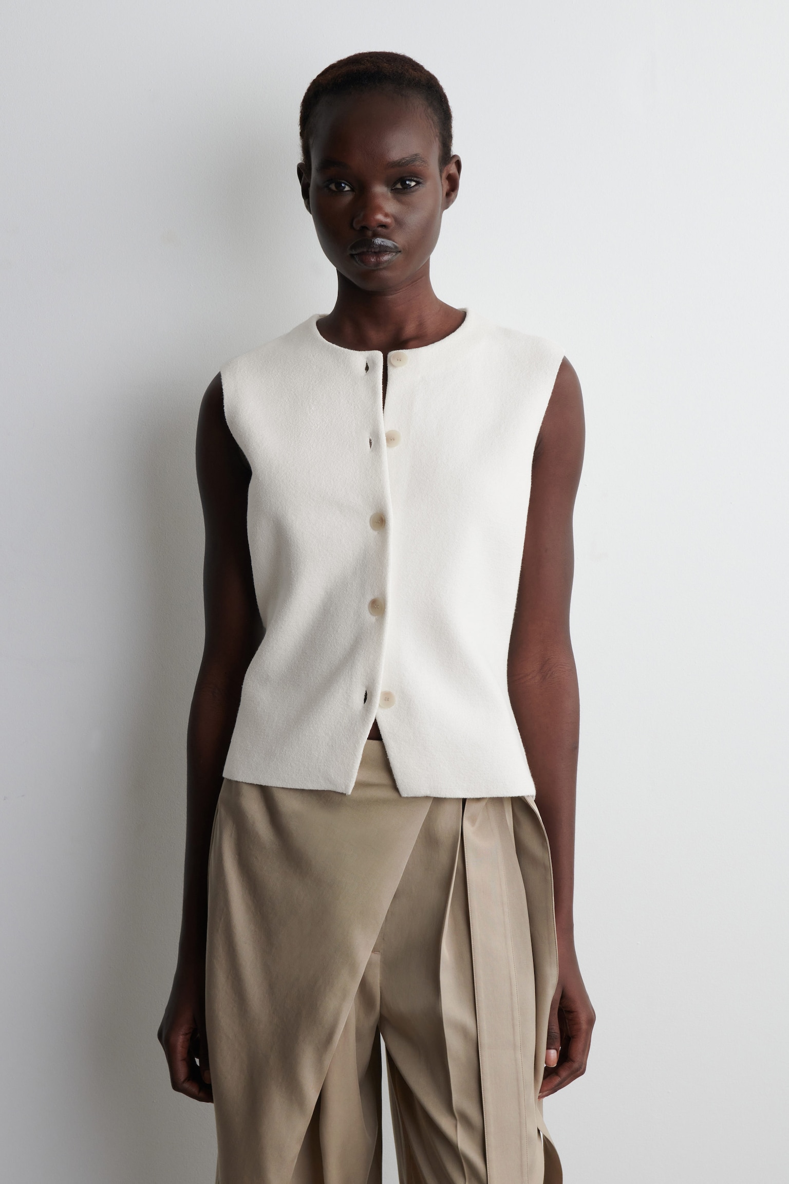 KNITTED COTTON WAISTCOAT - IVORY | COS