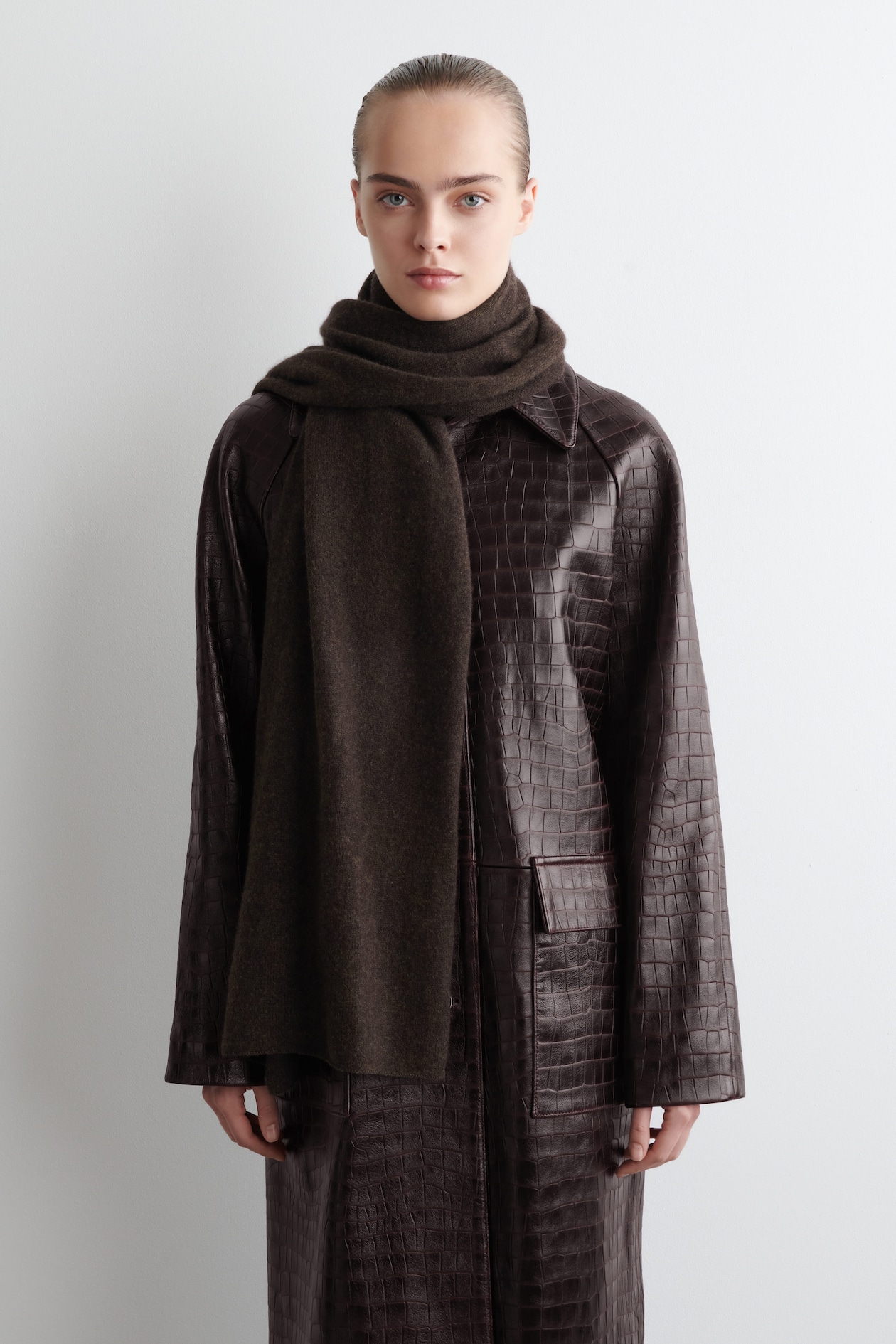 CASHMERE SCARF - BROWN | COS