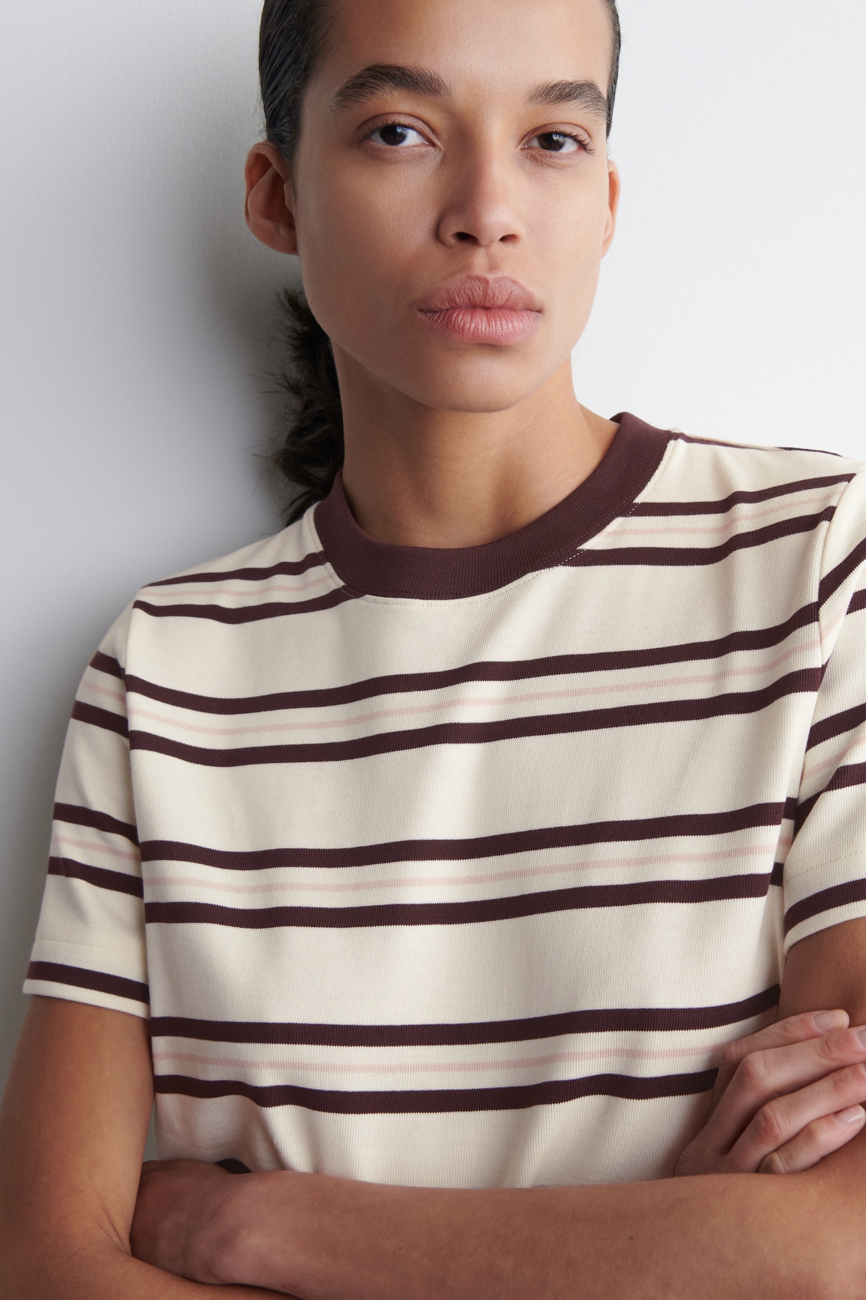 CLEAN CUT REGULAR T-SHIRT - WHITE / BURGUNDY / STRIPED | COS US