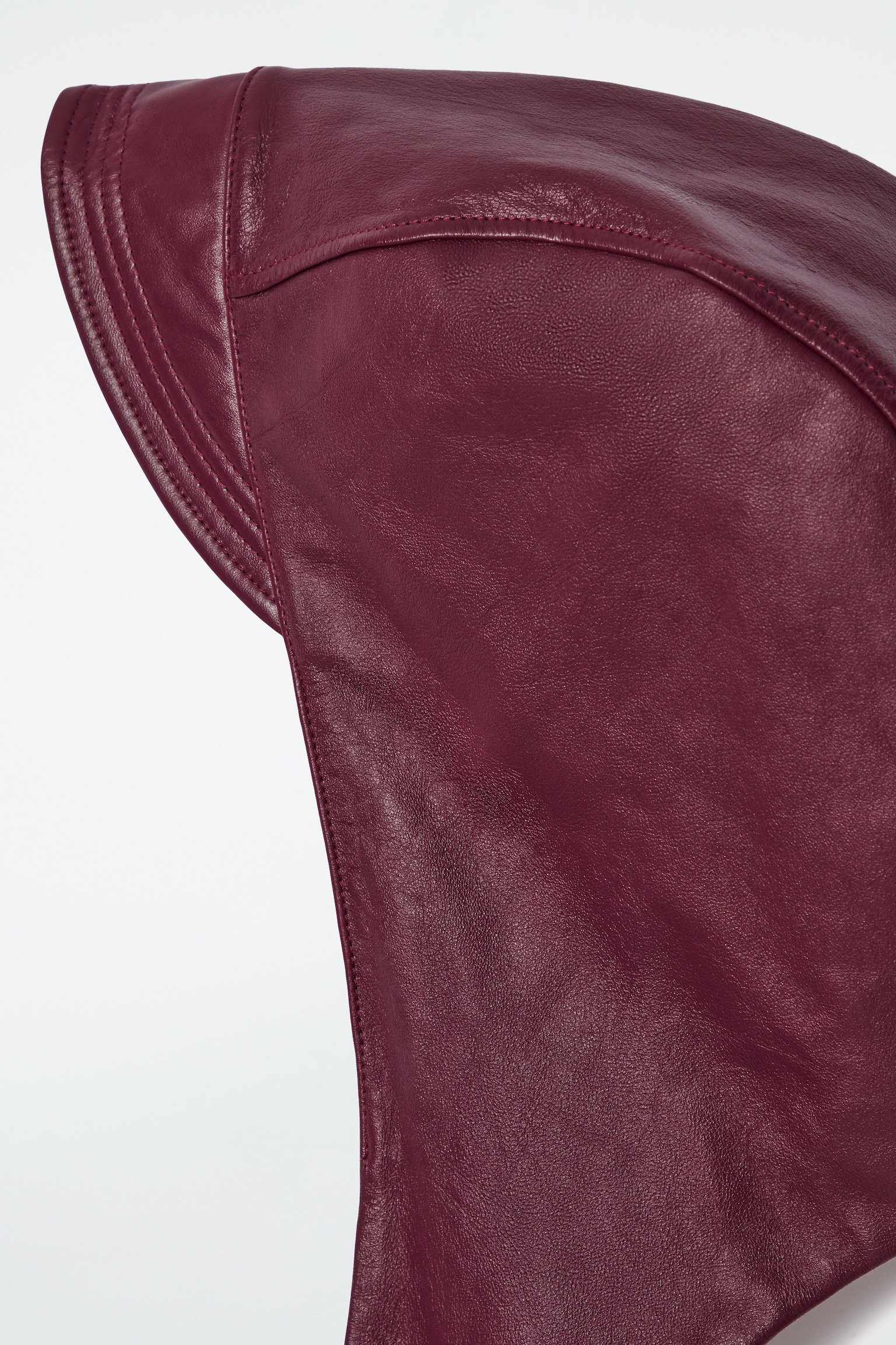PEAKED LEATHER HOOD - BURGUNDY | COS AU