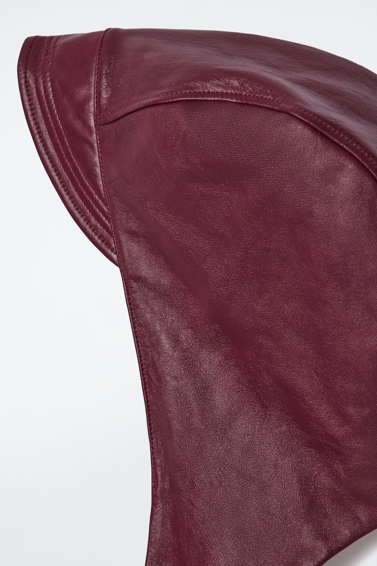 PEAKED LEATHER HOOD - BURGUNDY | COS