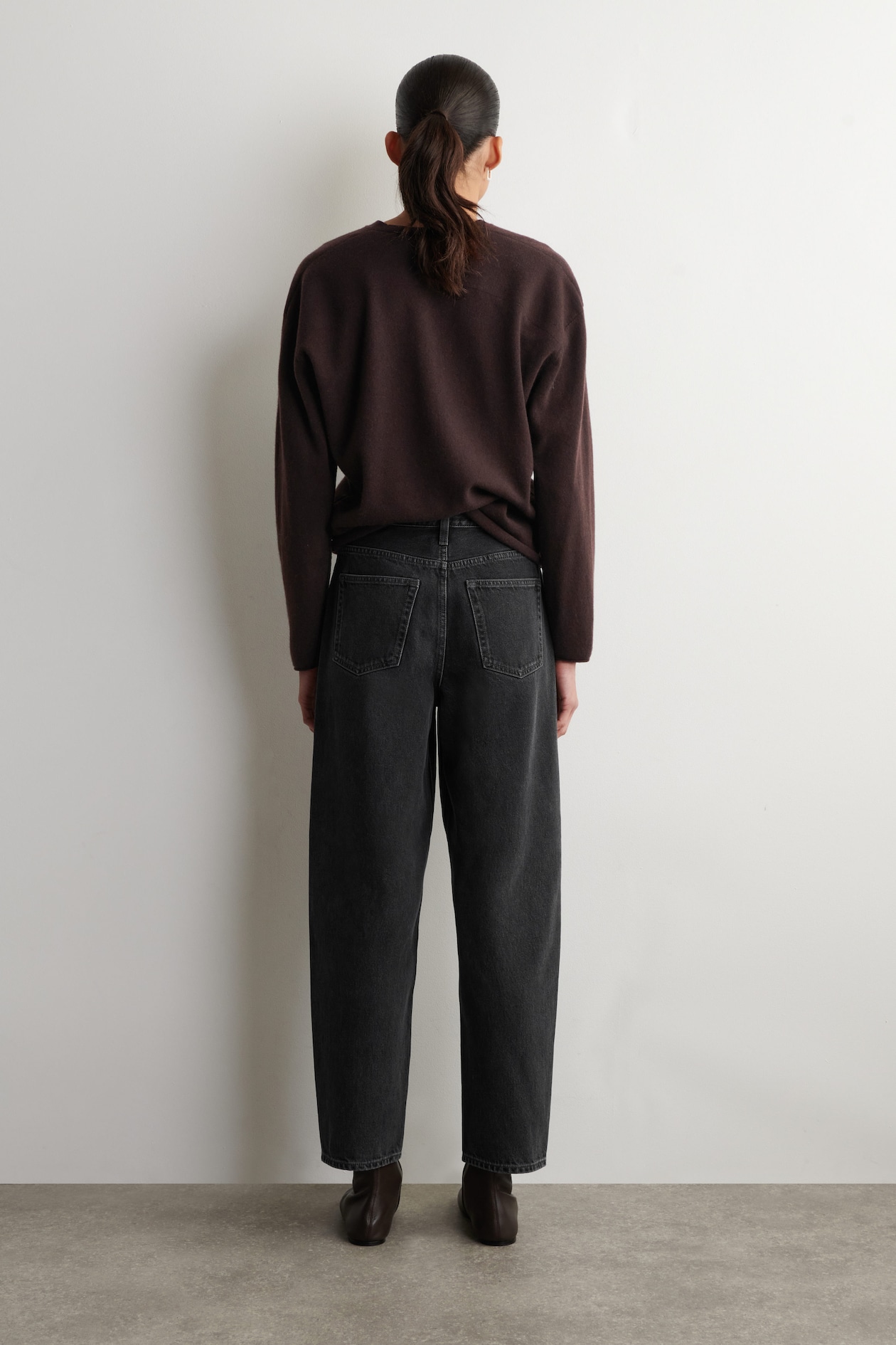 ARCH TAPERED JEANS - BLACK | COS AU