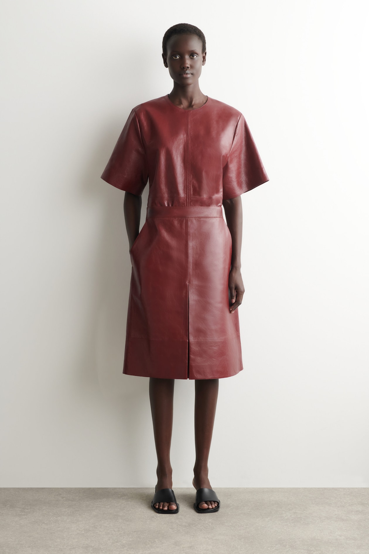 PLEATED TEXTURED-LEATHER MIDI SKIRT - CRIMSON | COS GB