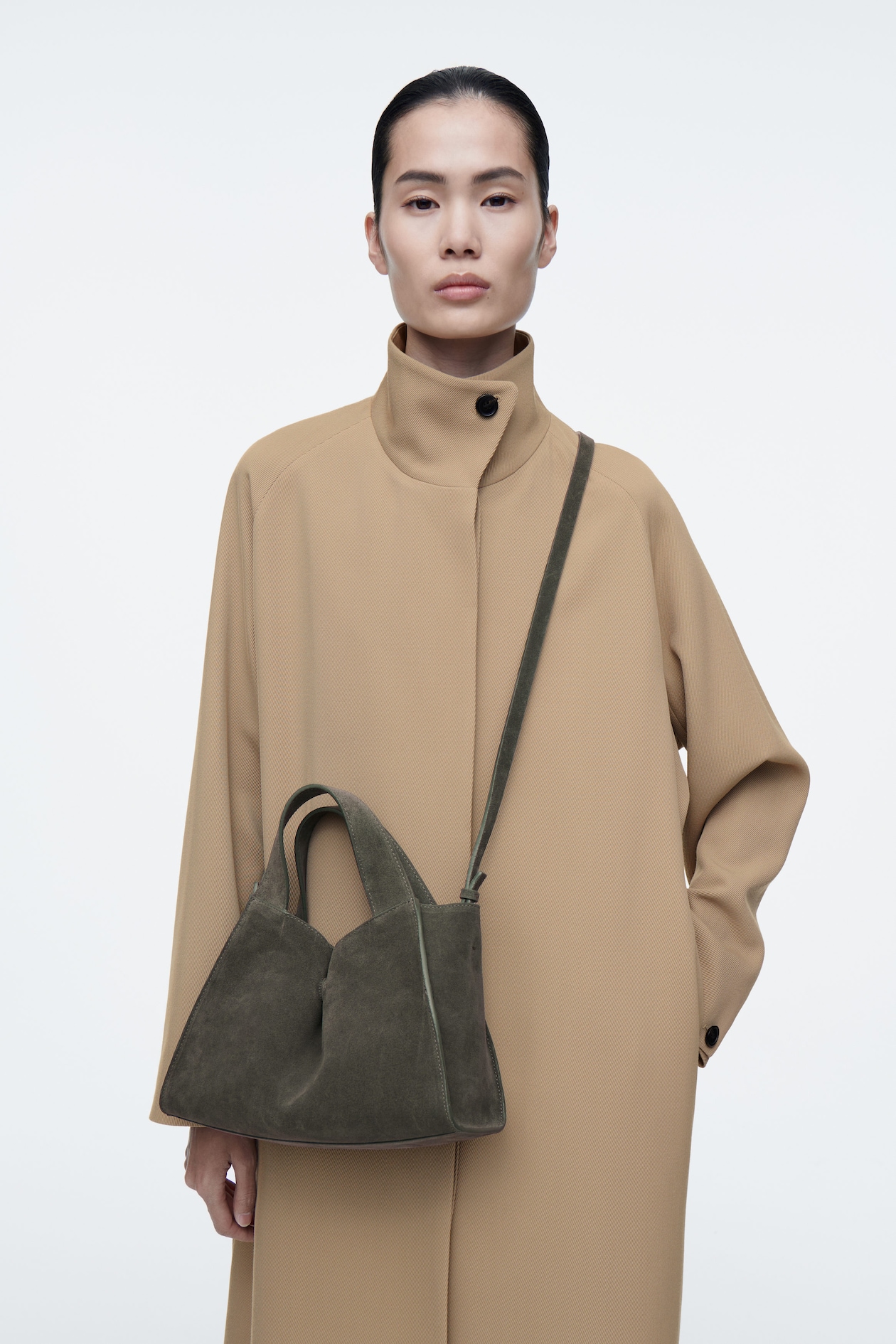 ALCOVE MINI TOTEBAG I MOCKA - MOSSGRÖN | COS