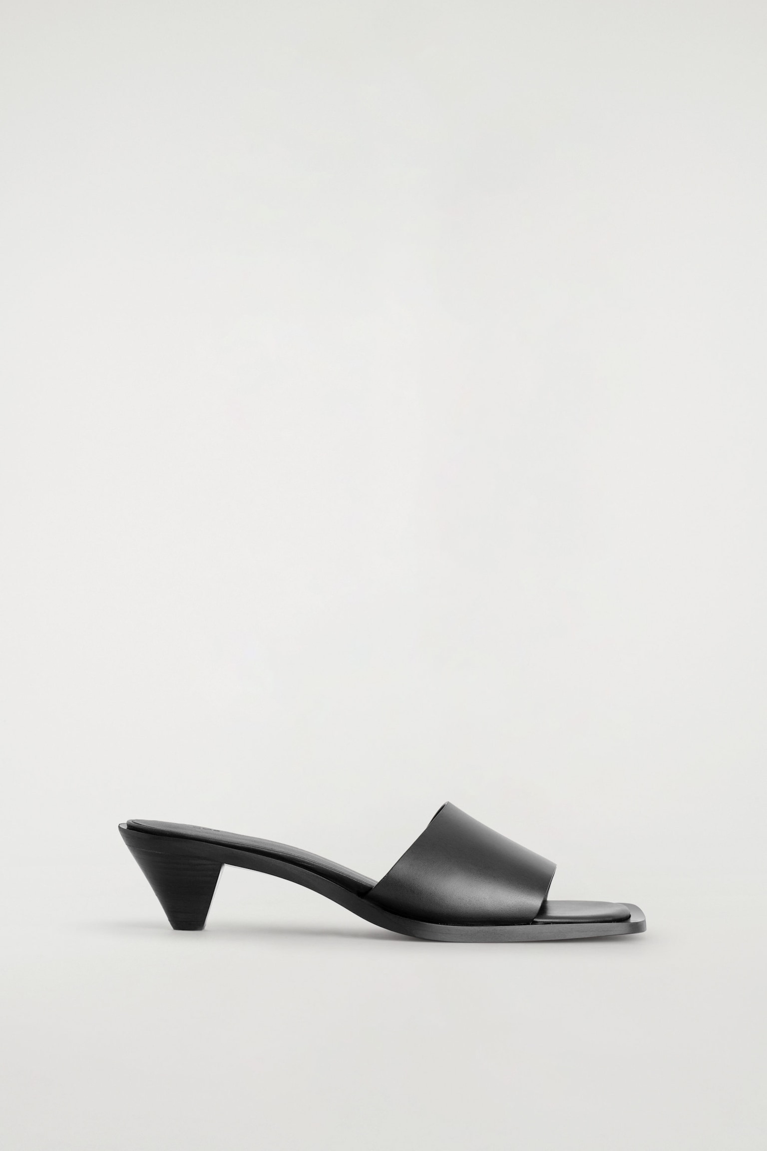 CHORD STRAIGHT-LEG JEANS - BLACK | COS US