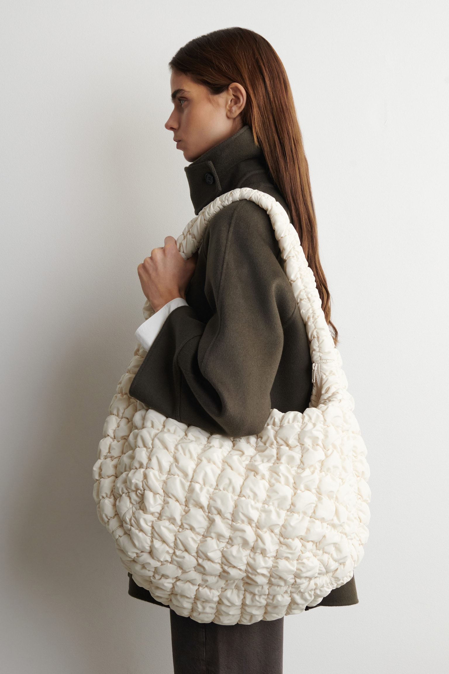 OVERSIZED QUILTED CROSSBODY BAG - LIGHT BEIGE | COS US