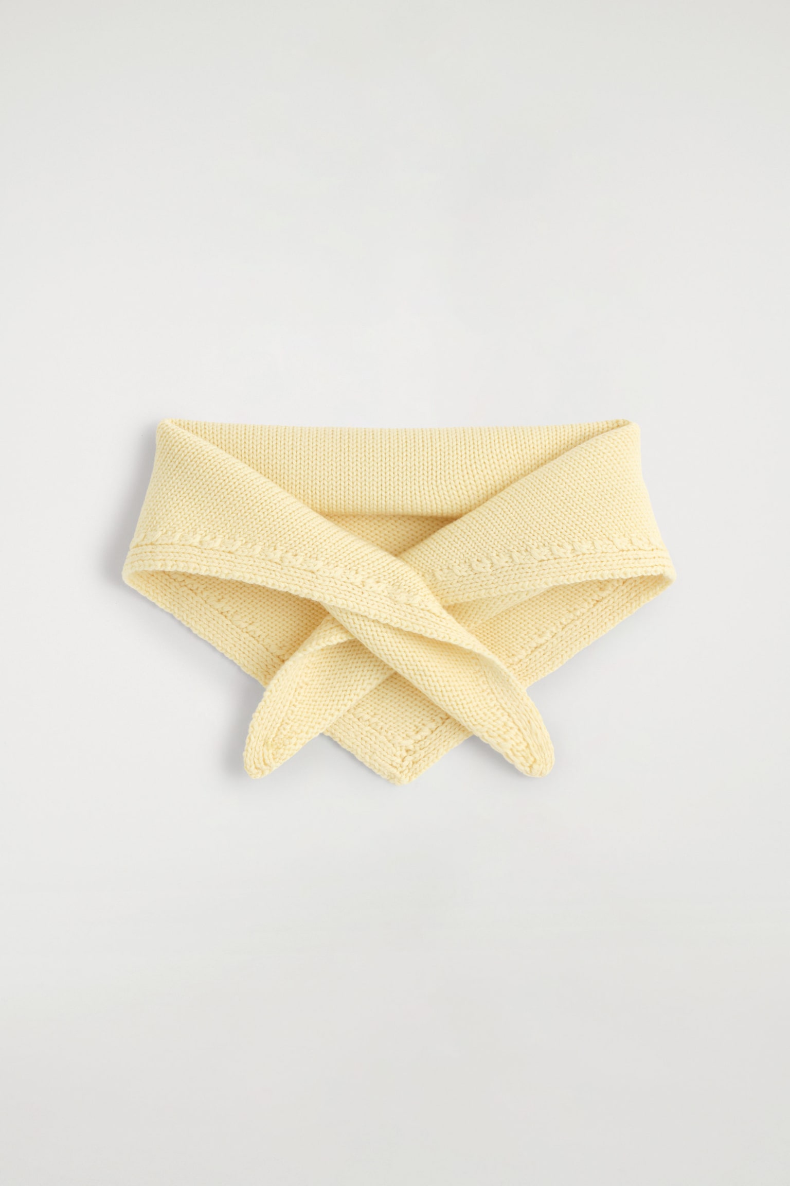 MERINO WOOL TRIANGLE SCARF - BUTTER YELLOW | COS