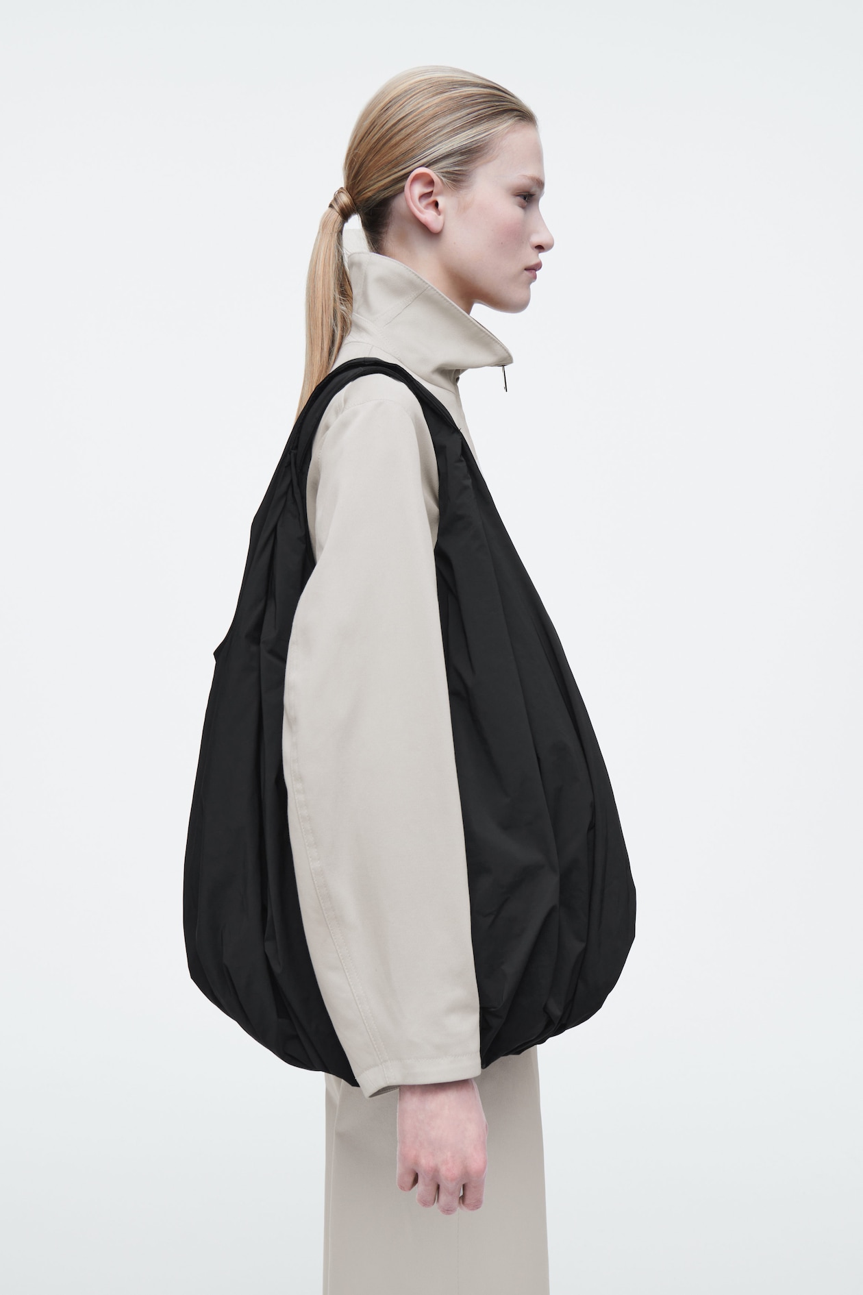 BOLSO TOTE CLOUD - NEGRO | COS
