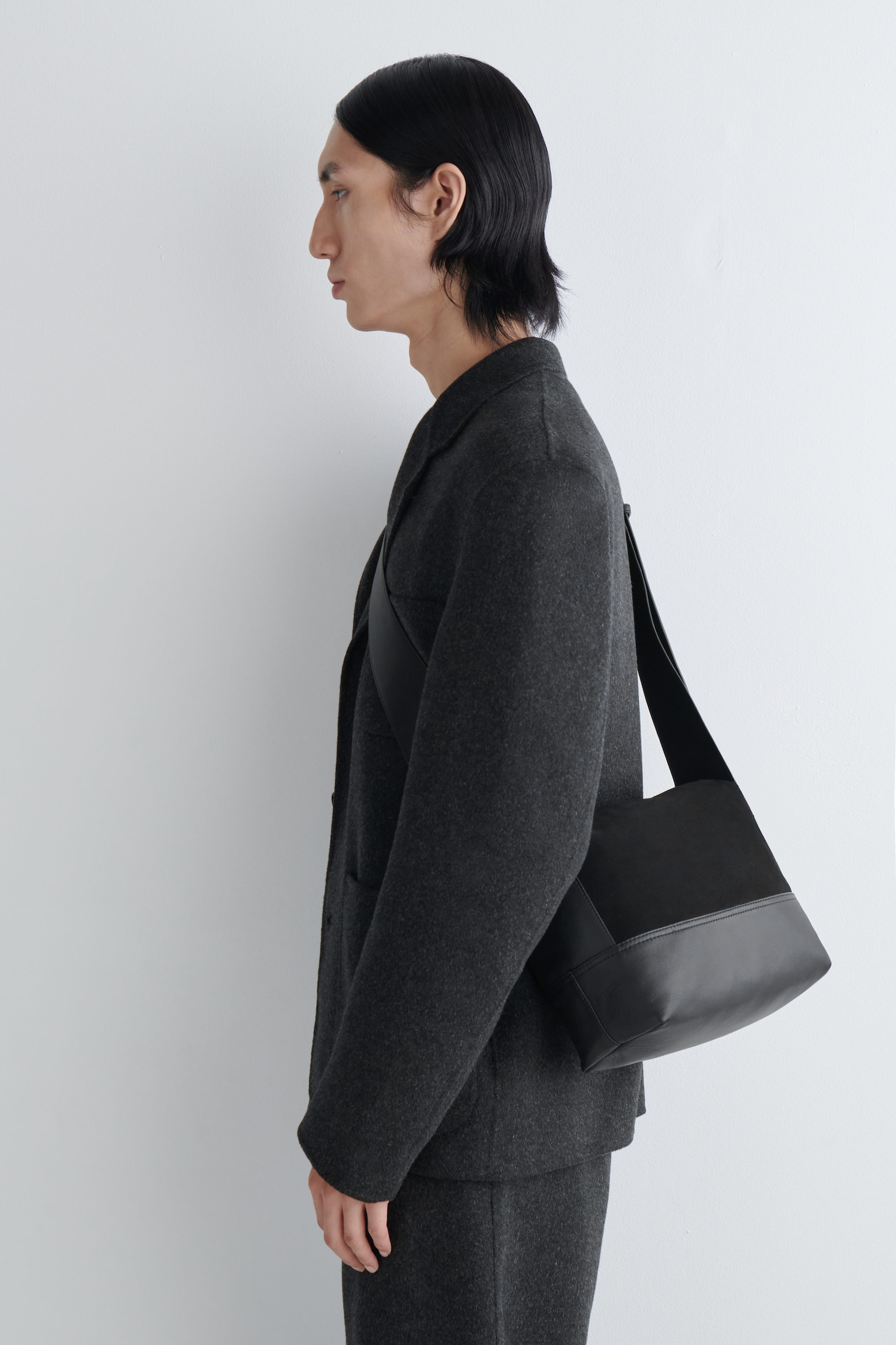 AGENDA SHOULDER BAG - LEATHER - BLACK | COS US