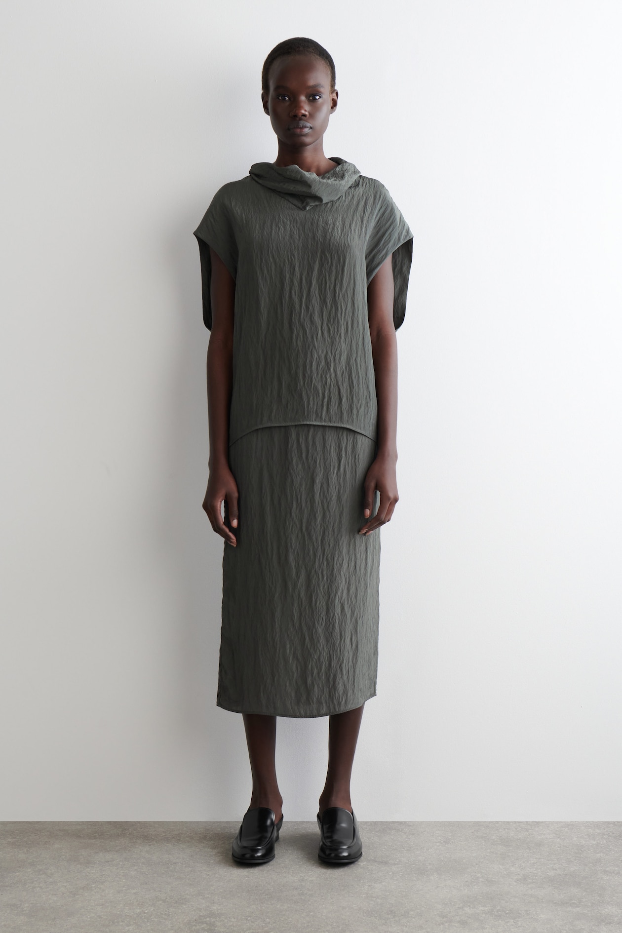 CRINKLED-SATIN PENCIL SKIRT - STEEL | COS