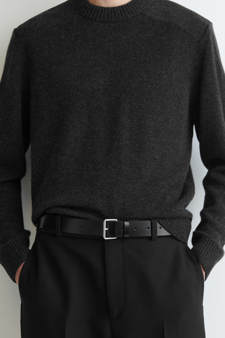 SIGNATURE LEATHER BELT - CARBON | COS US