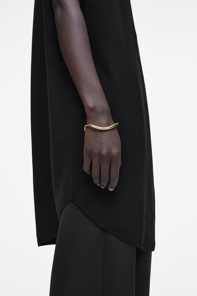 CURVED HINGED BANGLE - GOLD | COS