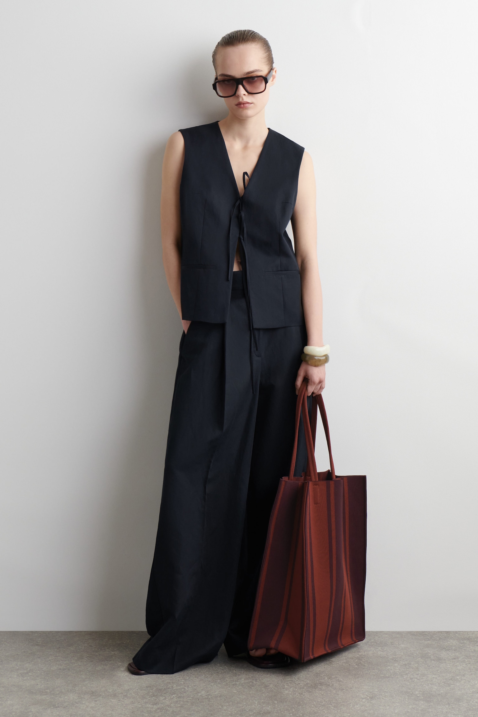 STRIPED TOTE BAG - RED / STRIPED | COS