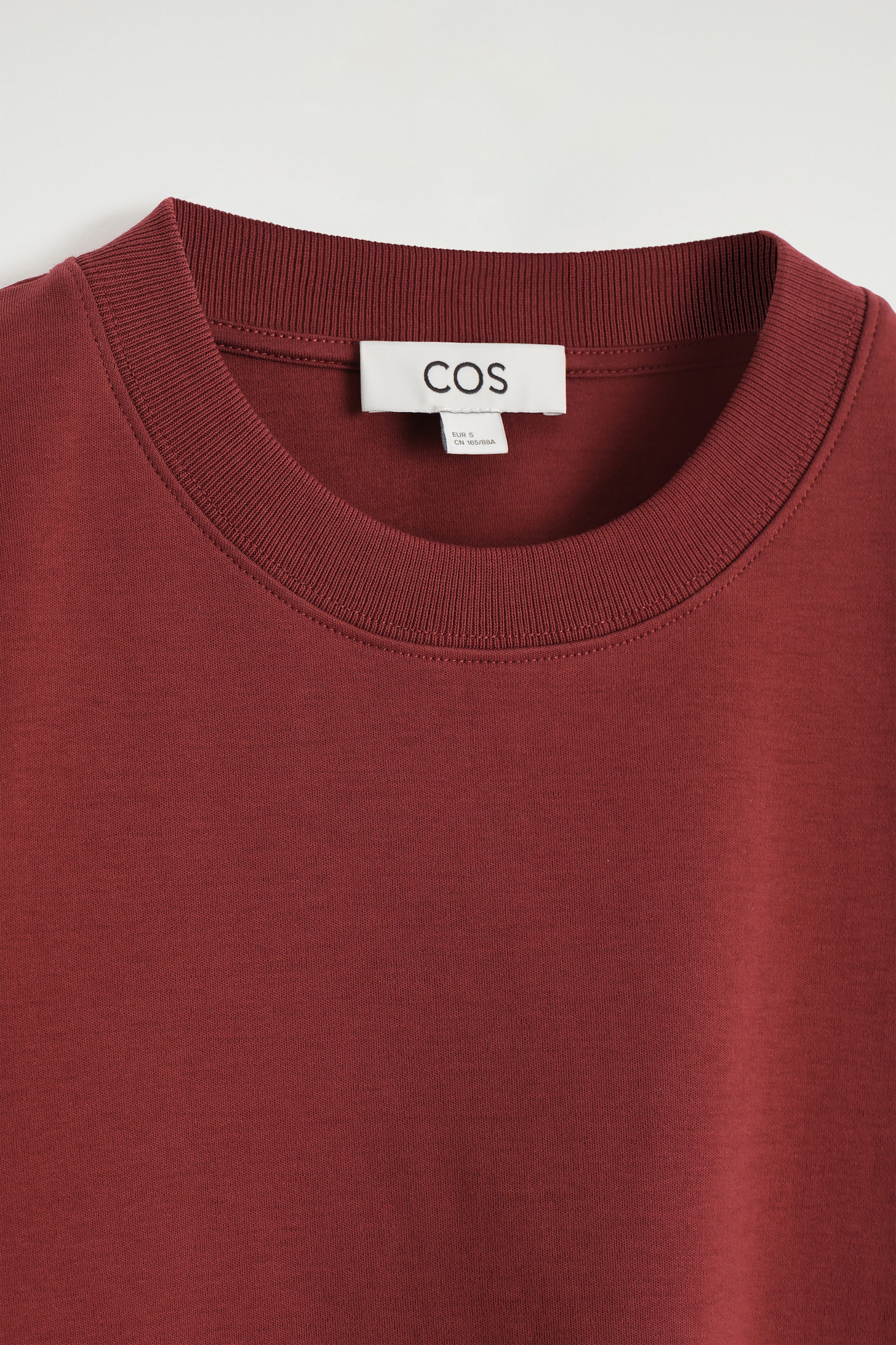 CLEAN CUT REGULAR T-SHIRT - DARK RED | COS