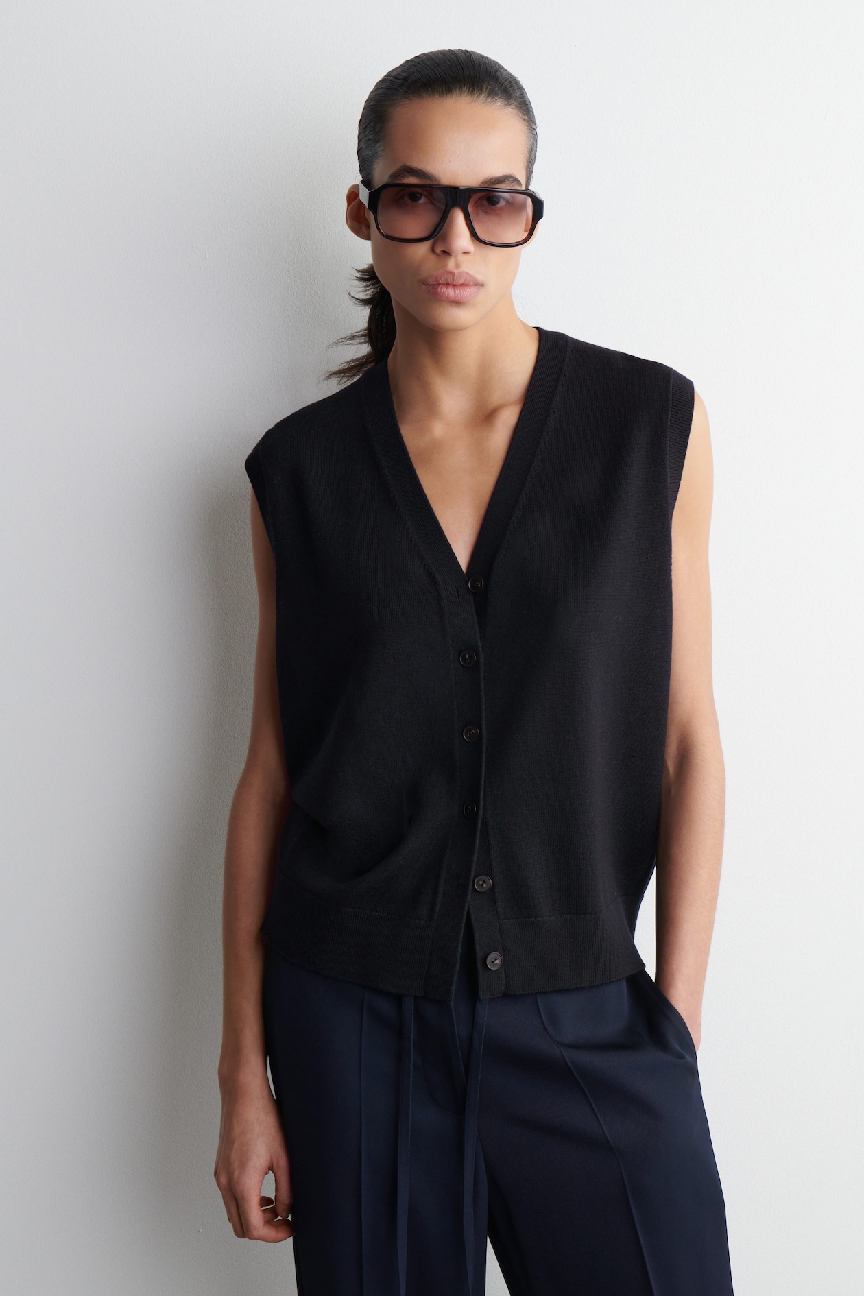 V-NECK MERINO WOOL WAISTCOAT - NAVY | COS