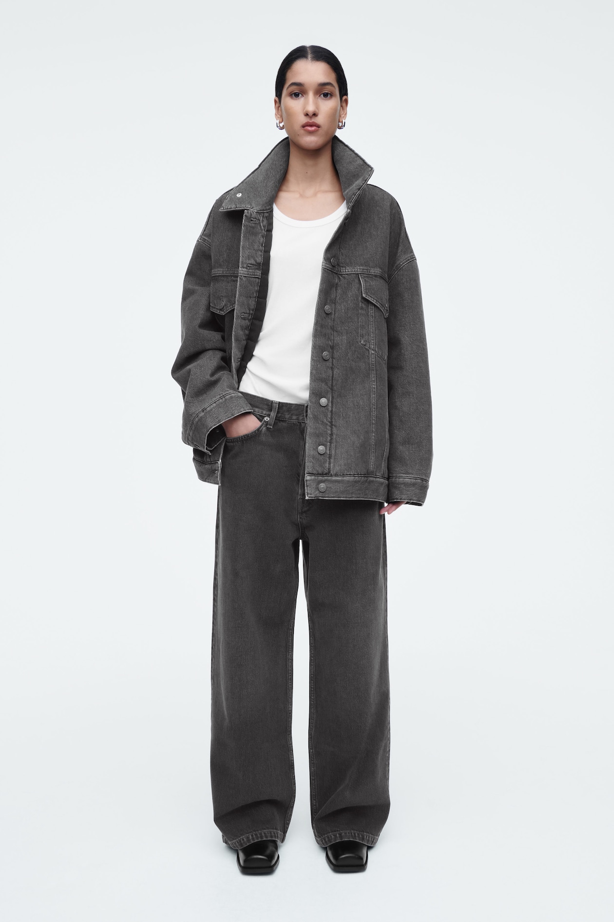 VOLUME WIDE-LEG JEANS - WASHED BLACK | COS