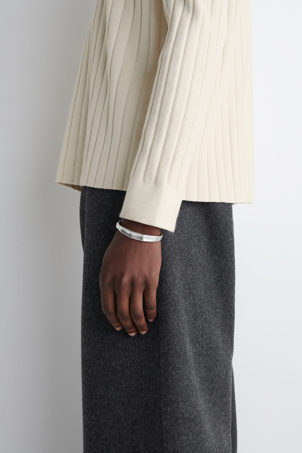 HAMMERED CUFF - SILVER | COS