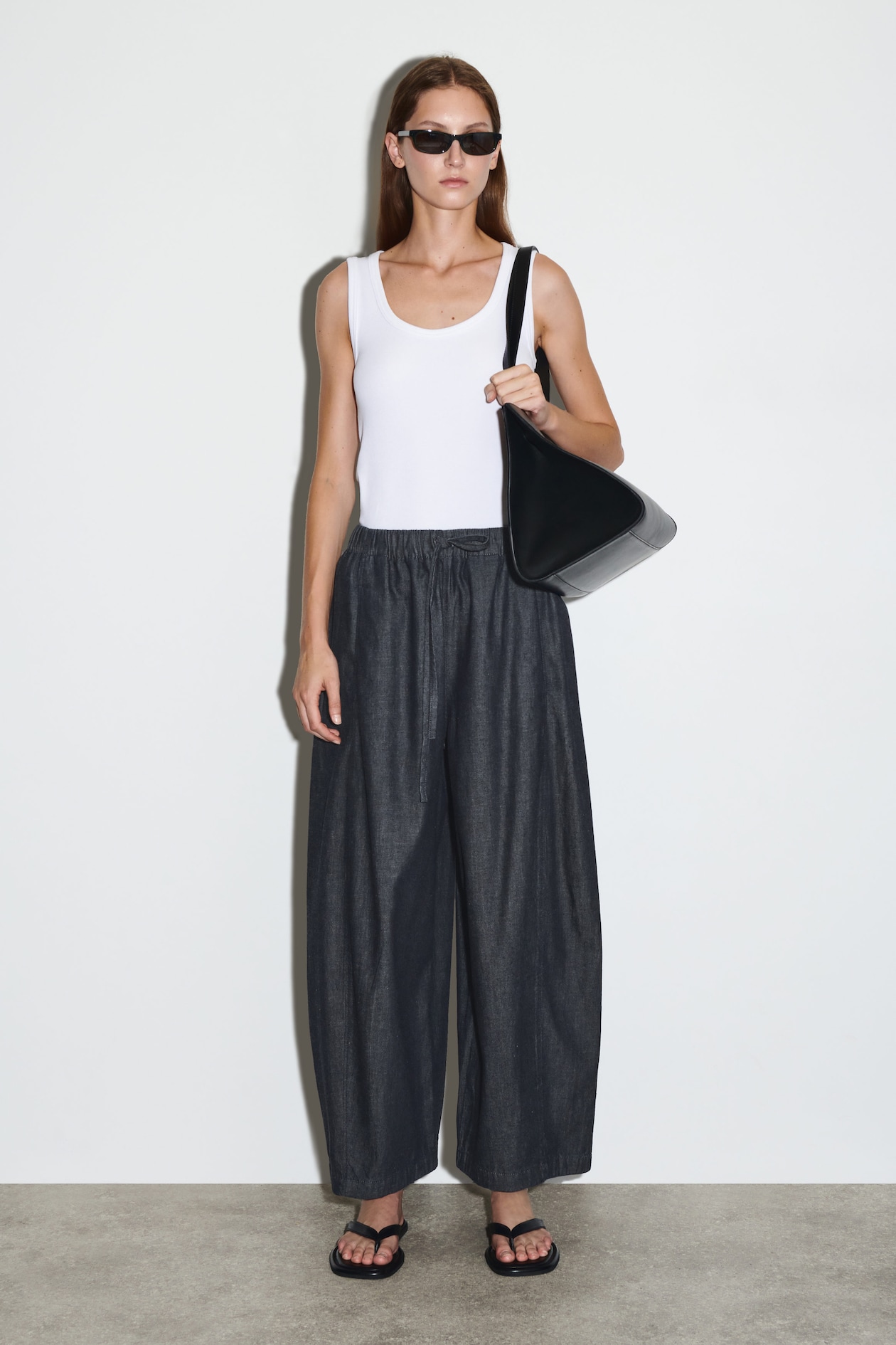 BARREL-LEG DENIM DRAWSTRING PANTS - DARK BLUE | COS