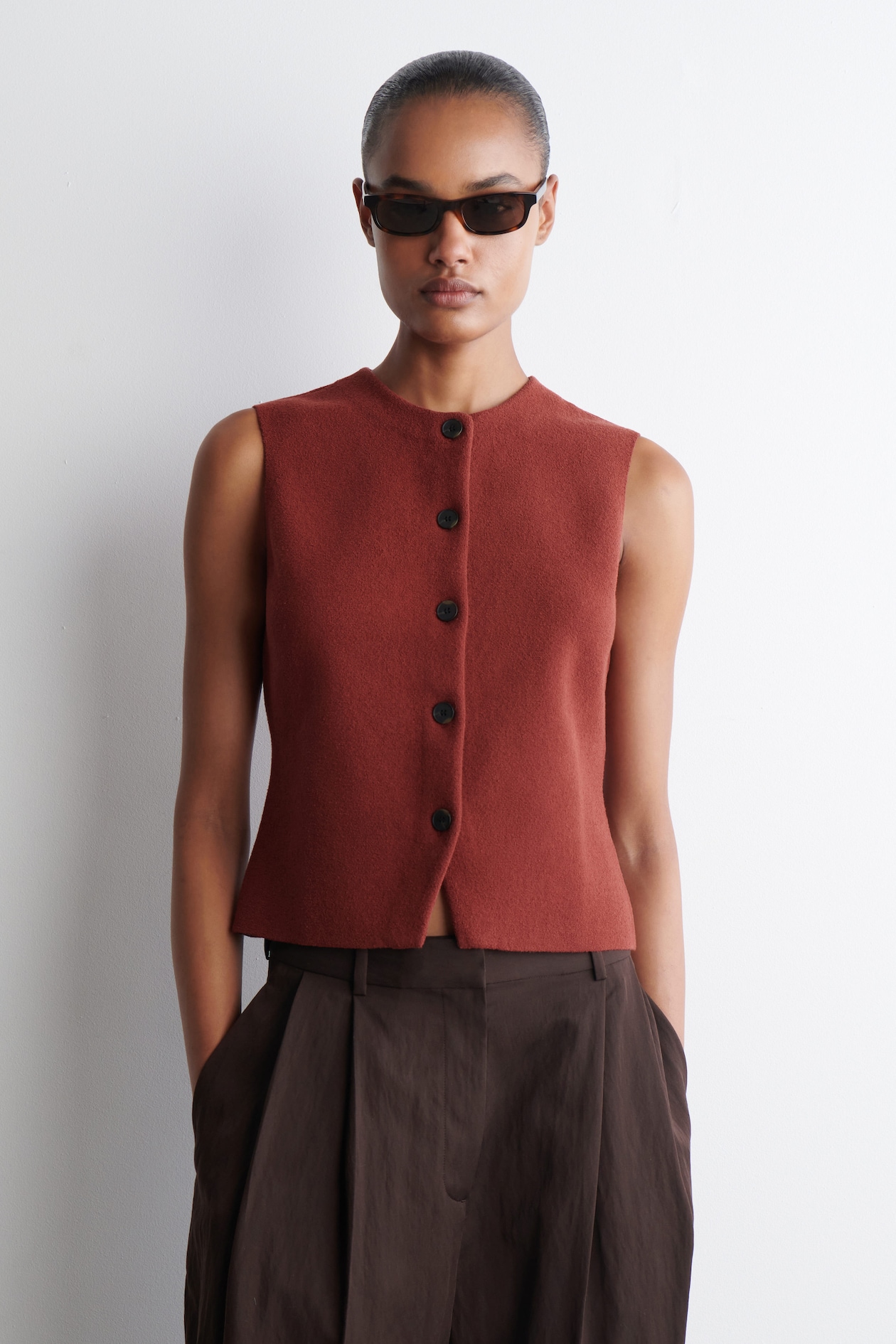 KNITTED COTTON VEST - DARK RED | COS