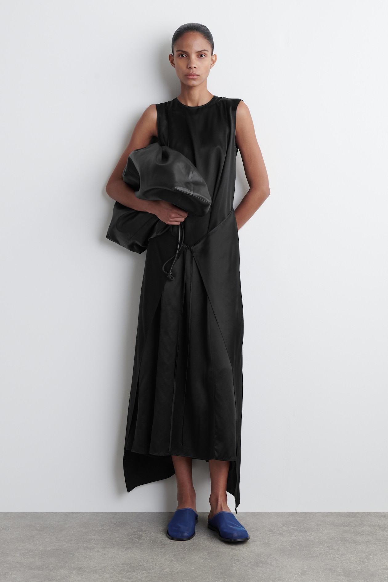 SIATECZKOWE KLAPKI TYPU MULE - KOBALTOWY | COS