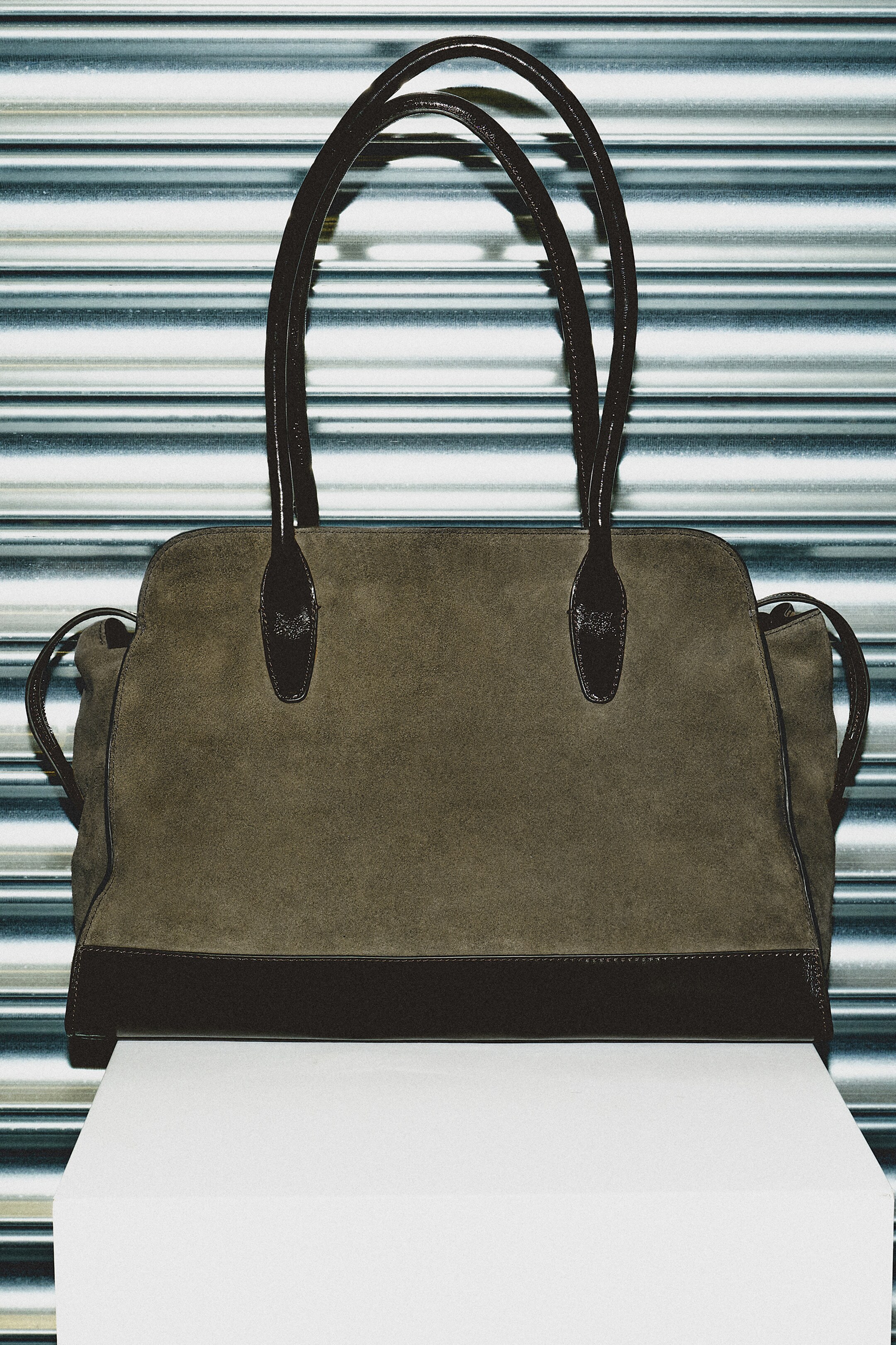 AVENUE TOTE BAG - VELOURSLEDER - TAUPE/DUNKELBRAUN - Ladies | H&M AT