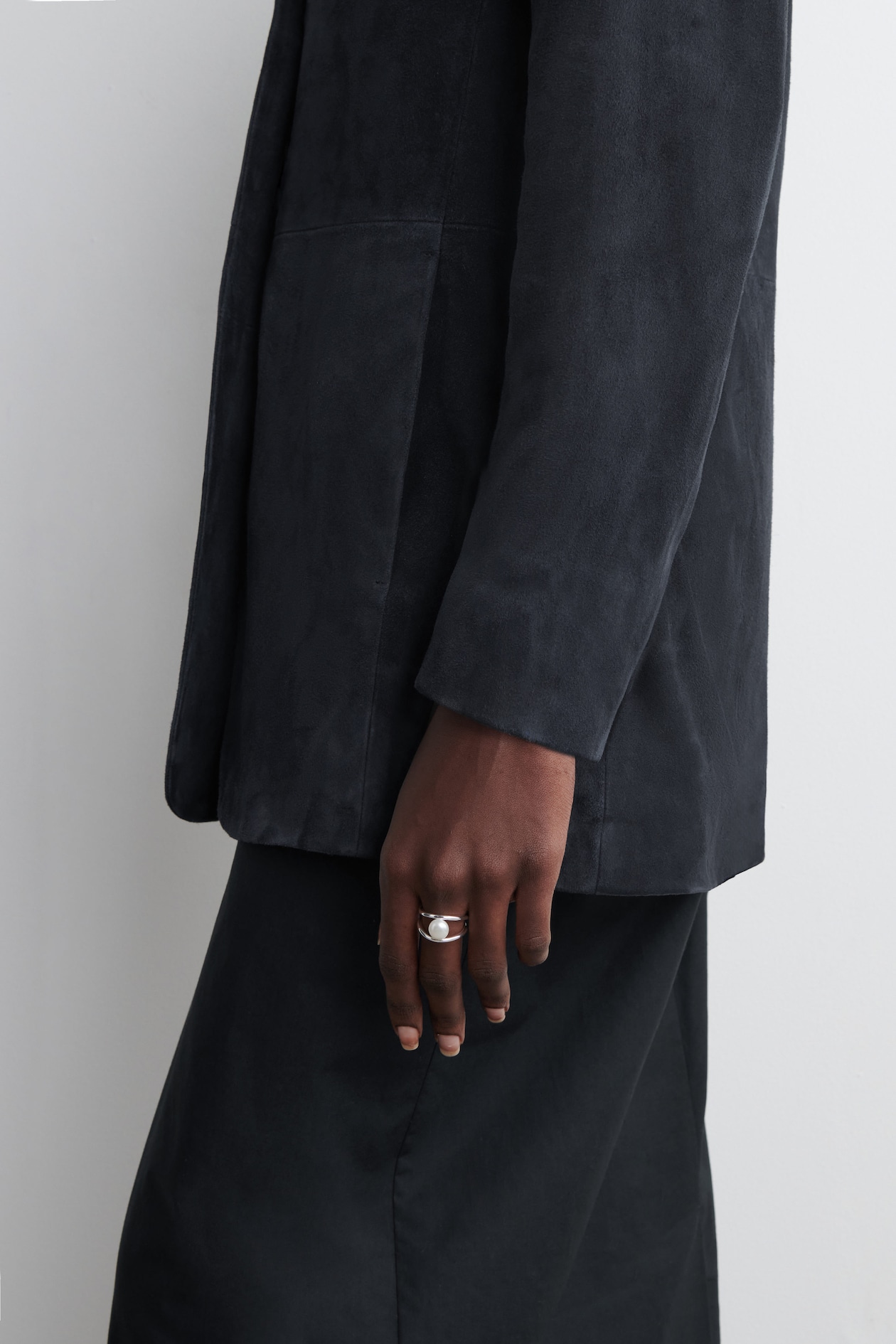 RING MIT SCHWEBENDER PERLE - SILBER | COS