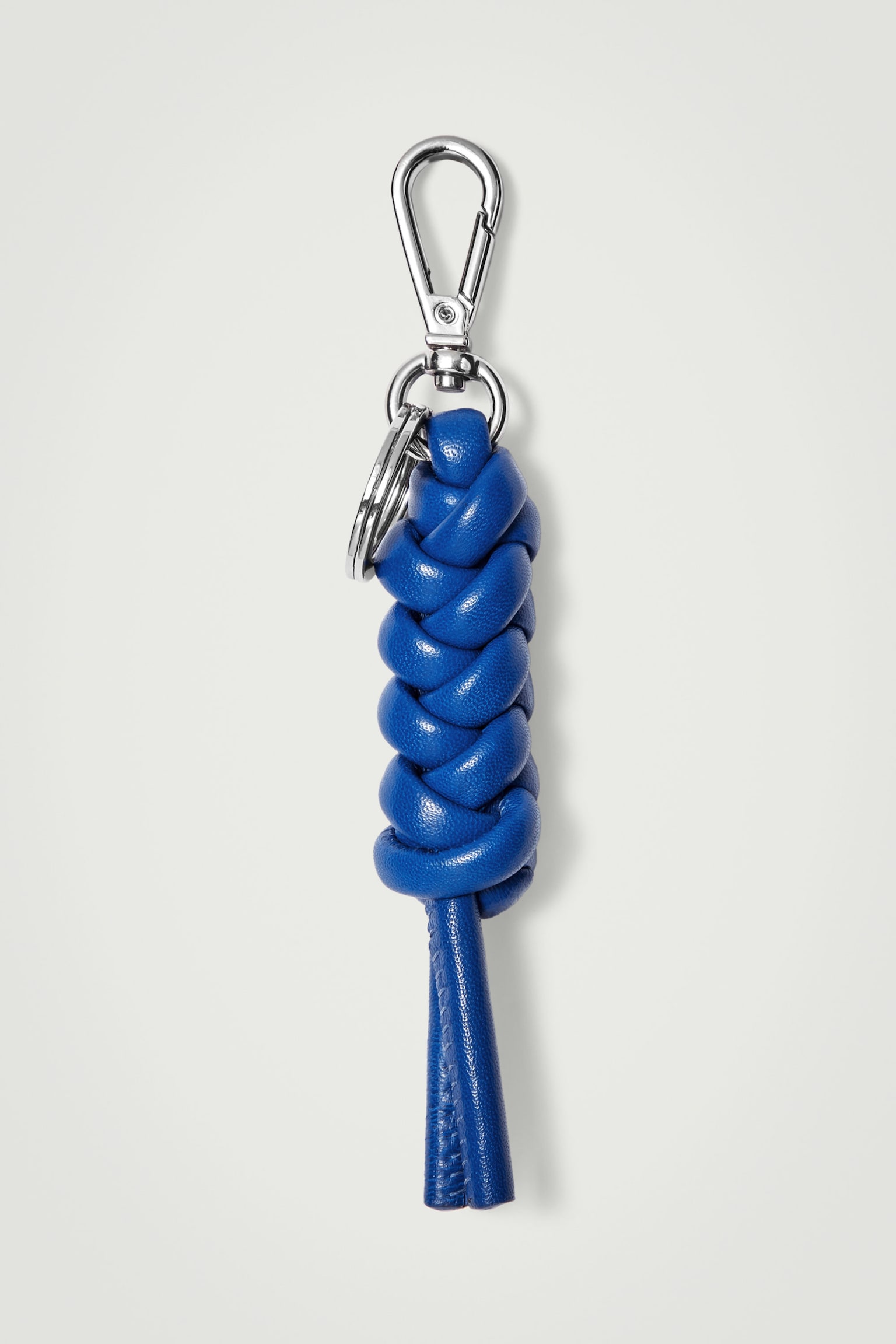 CHUNKY KNOTTED LEATHER KEYRING - BLUE | COS