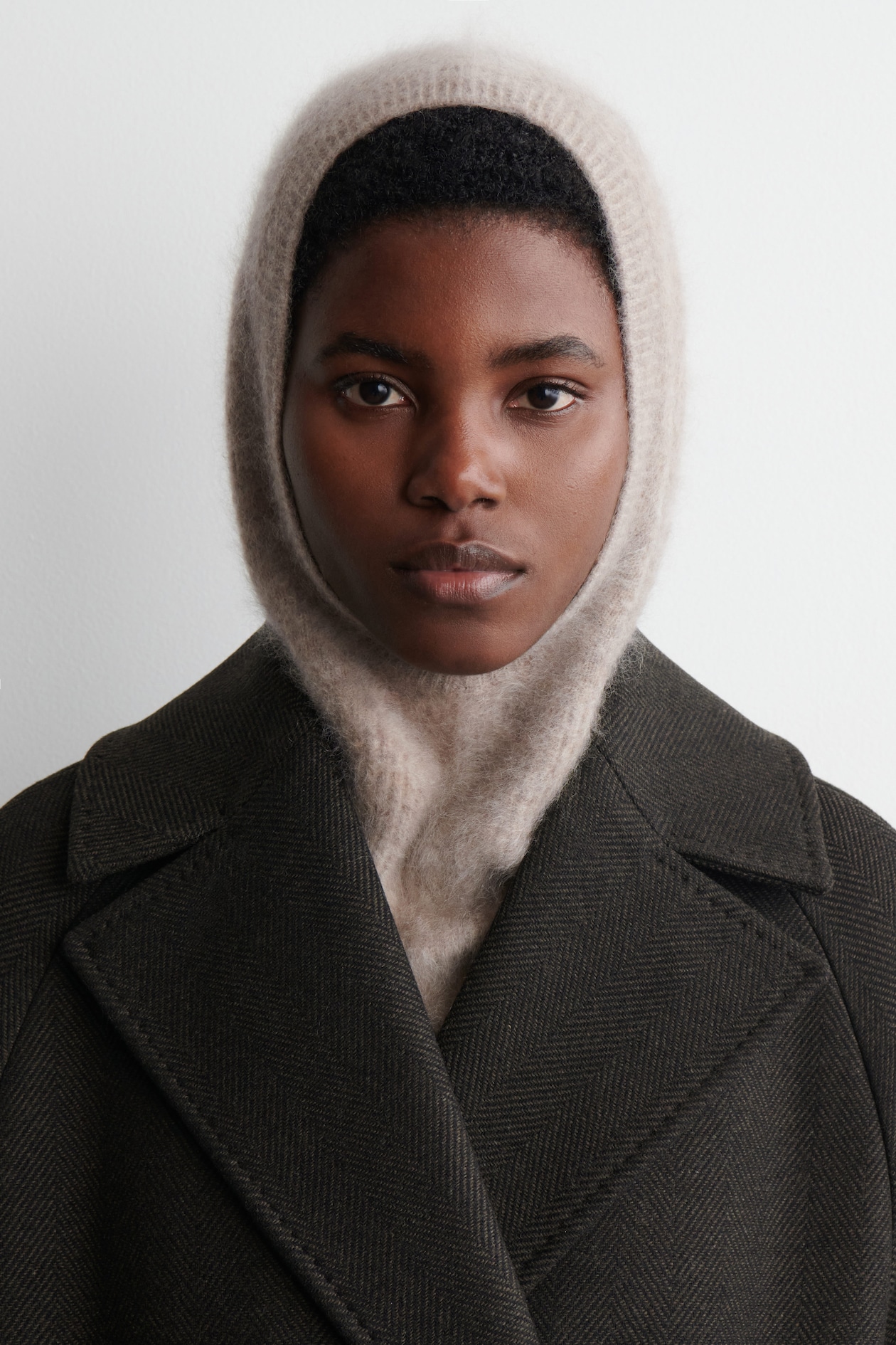 BRUSHED-CASHMERE HOOD - BEIGE | COS