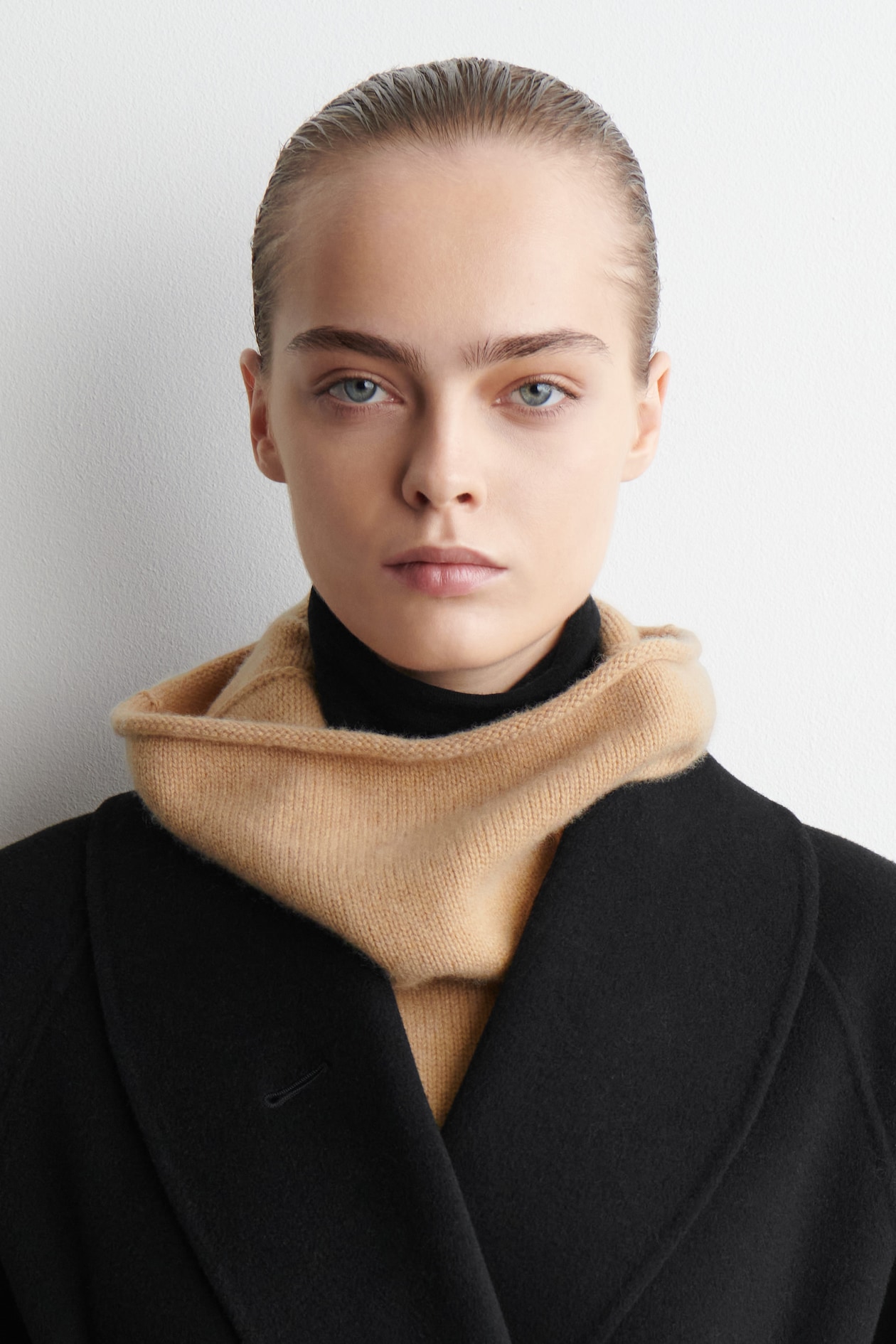 WOOL-CASHMERE BIB VEST - BEIGE | COS