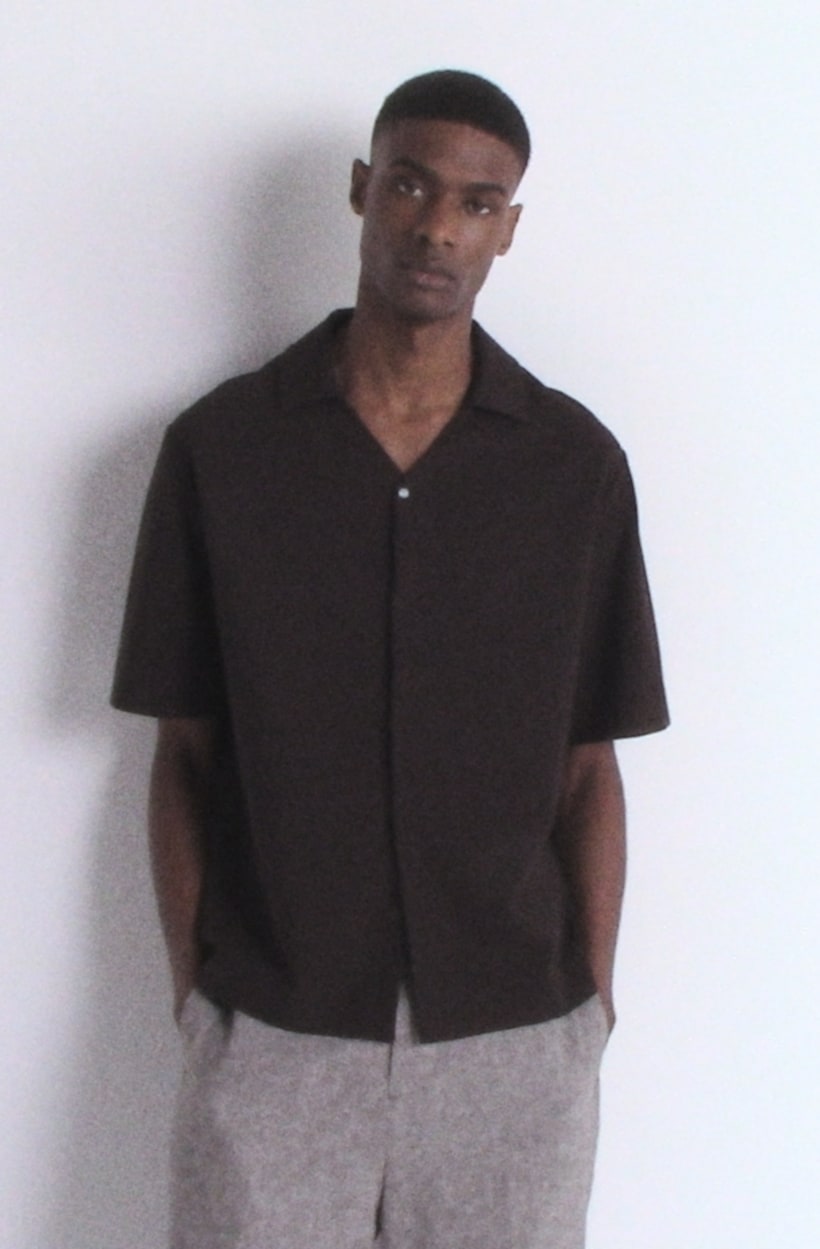 MILANO-JERSEY SHORT-SLEEVED SHIRT - BROWN | COS GB