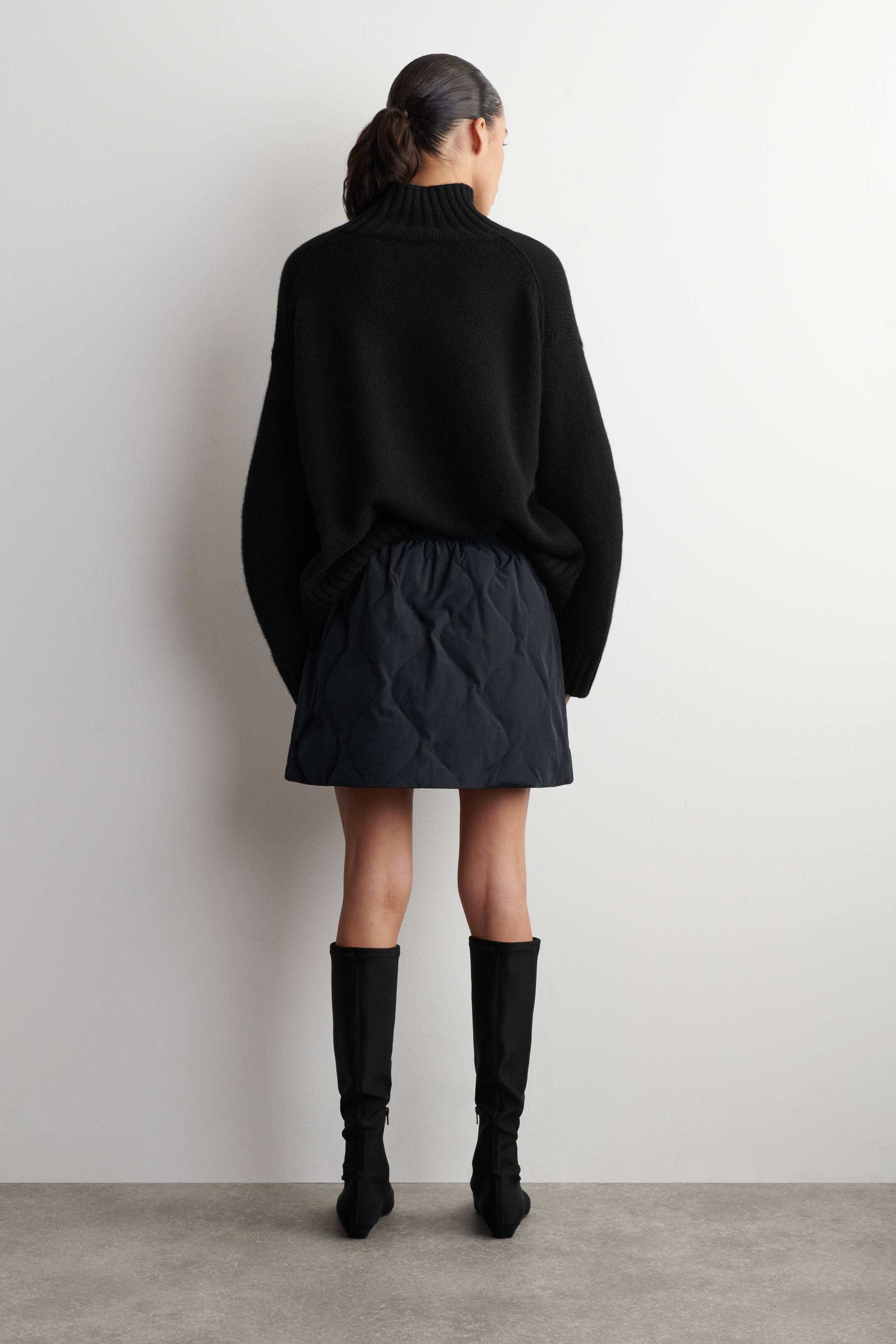 PIKOWANA SPÓDNICA MINI OCIEPLANA PUCHEM - GRANATOWY - ONA | H&M PL