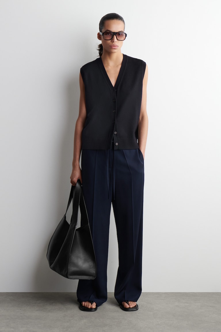 VNECK MERINO WOOL WAISTCOAT - NAVY | COS