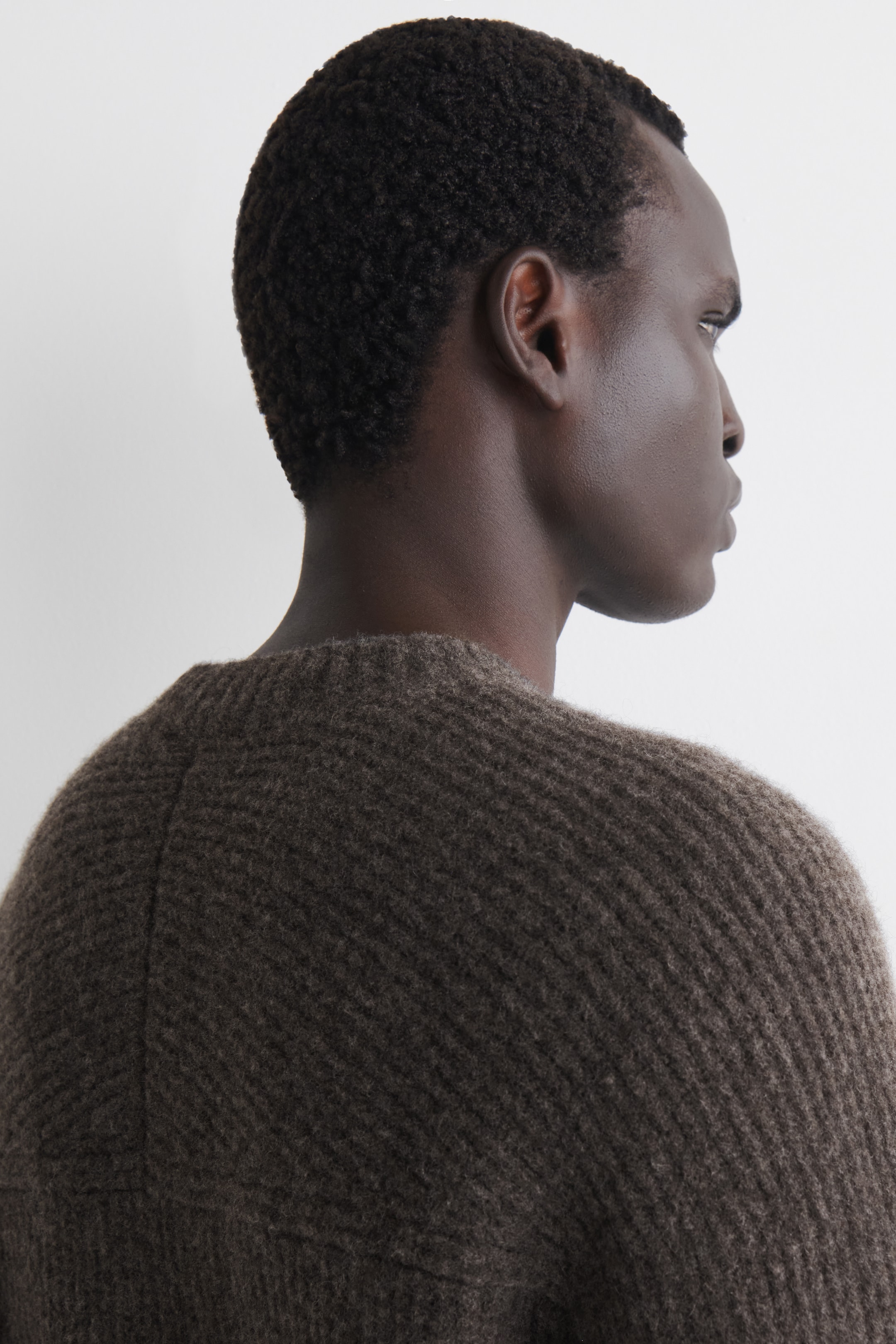 OVERSIZED VLNĚNÝ SVETR S VÝSTŘIHEM DO V - HNĚDÁ MELANGE - MUŽI | H&M CZ