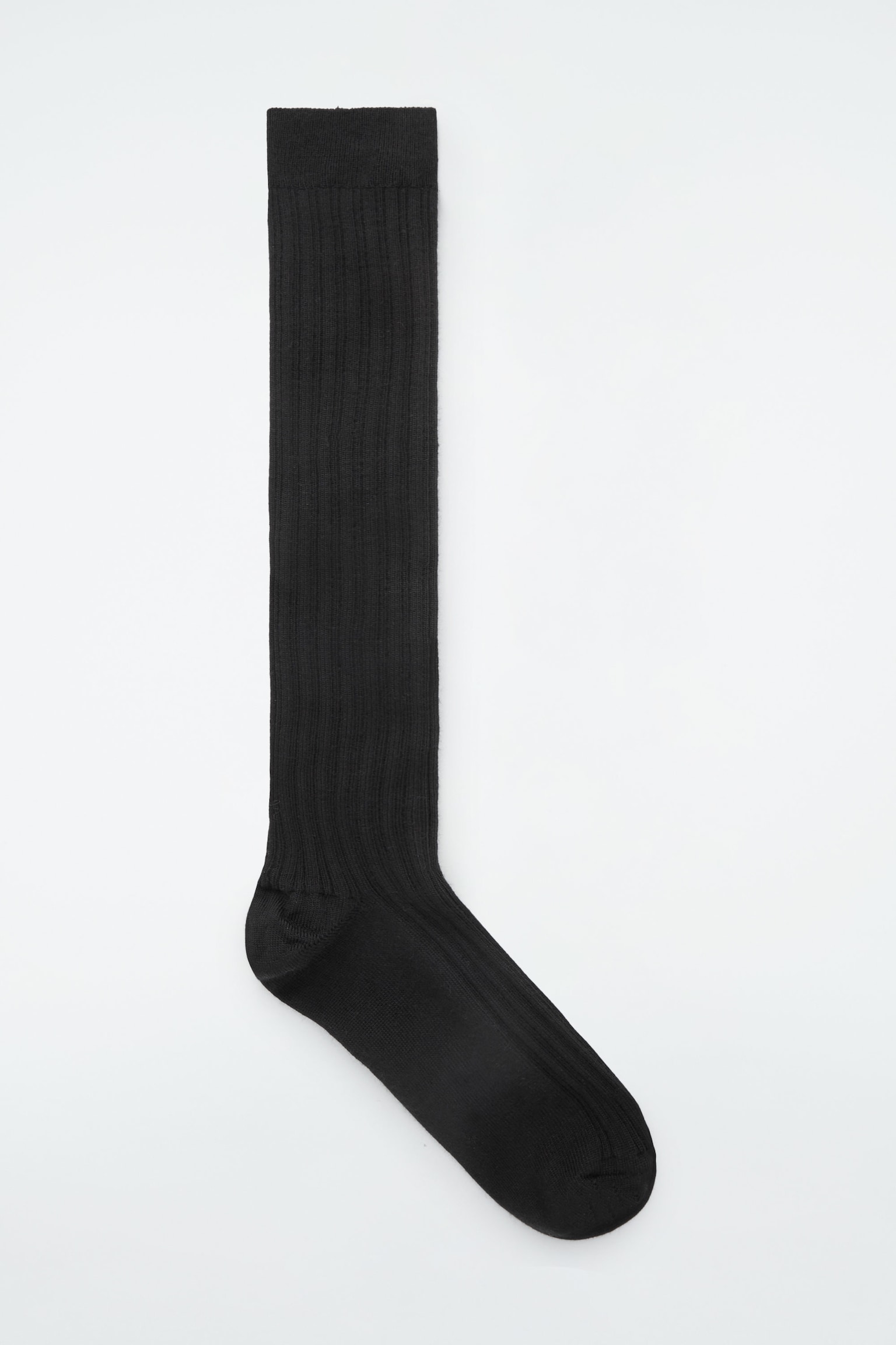 RIBBED MERINO WOOL KNEE SOCKS - BLACK | COS