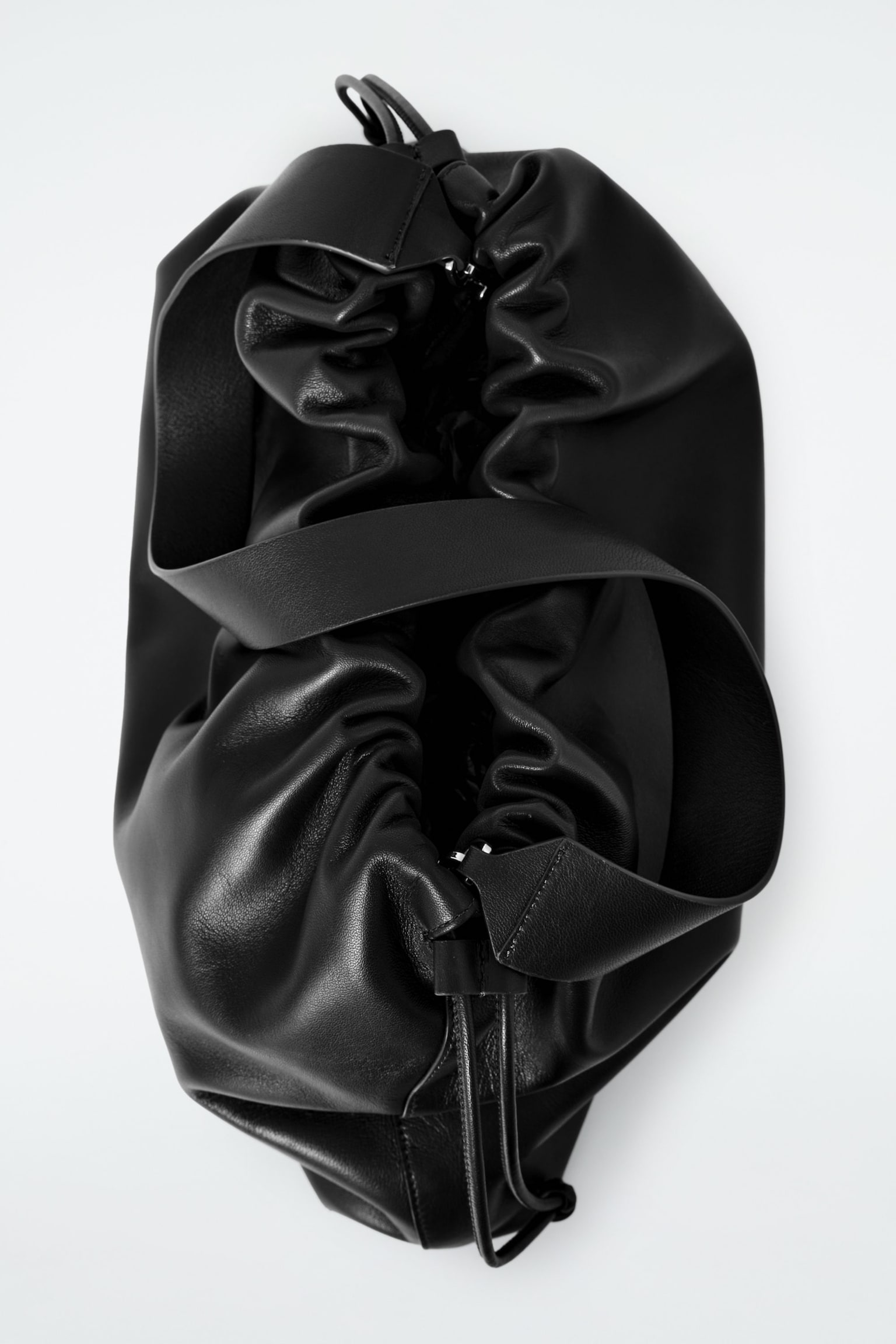 CAVATELLI CLUTCH BAG - LEATHER - BLACK | COS